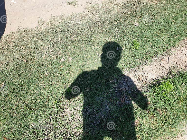 Tons De Corpo Humano E Passos Caminhando Pelo Vale Da Sombra Imagem de ... Tons De Corpo Humano E Passos Caminhando Pelo Vale Da Sombra Imagem de ...