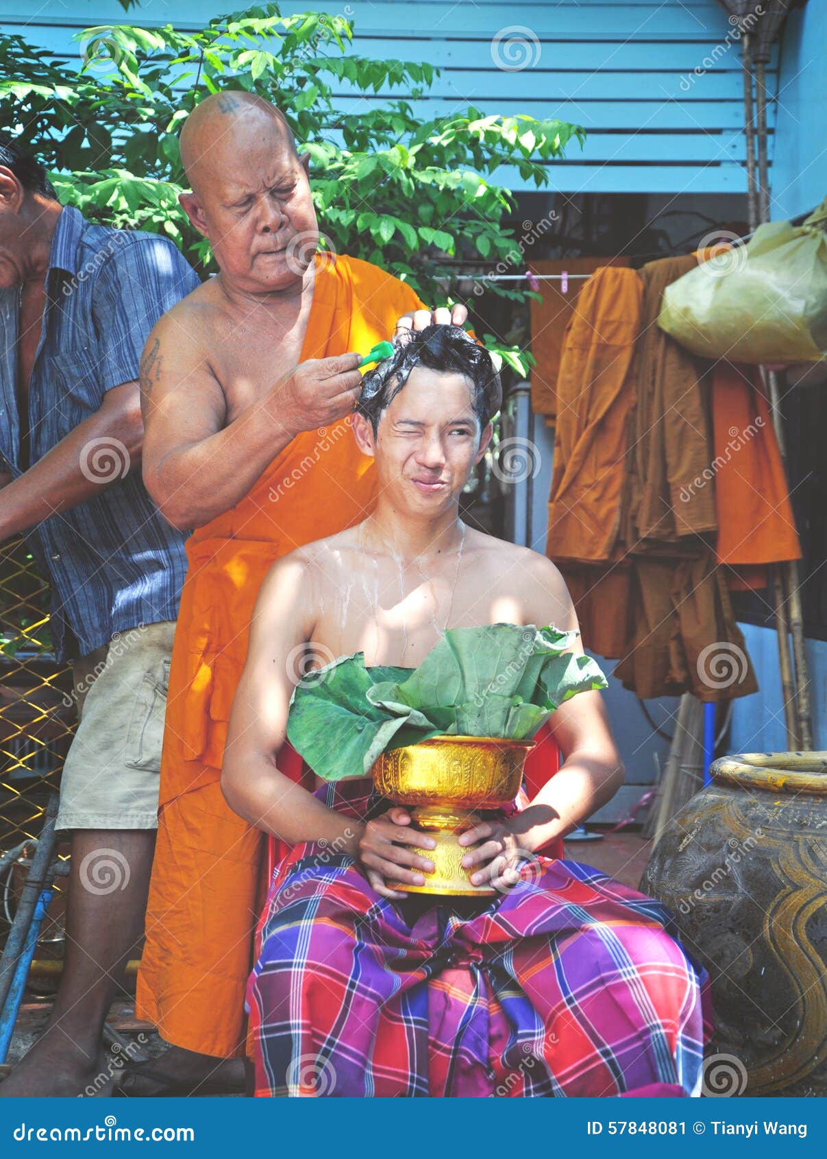 Tonsure Thaïlandaise De Moine De Temple Photo éditorial - Image du ...