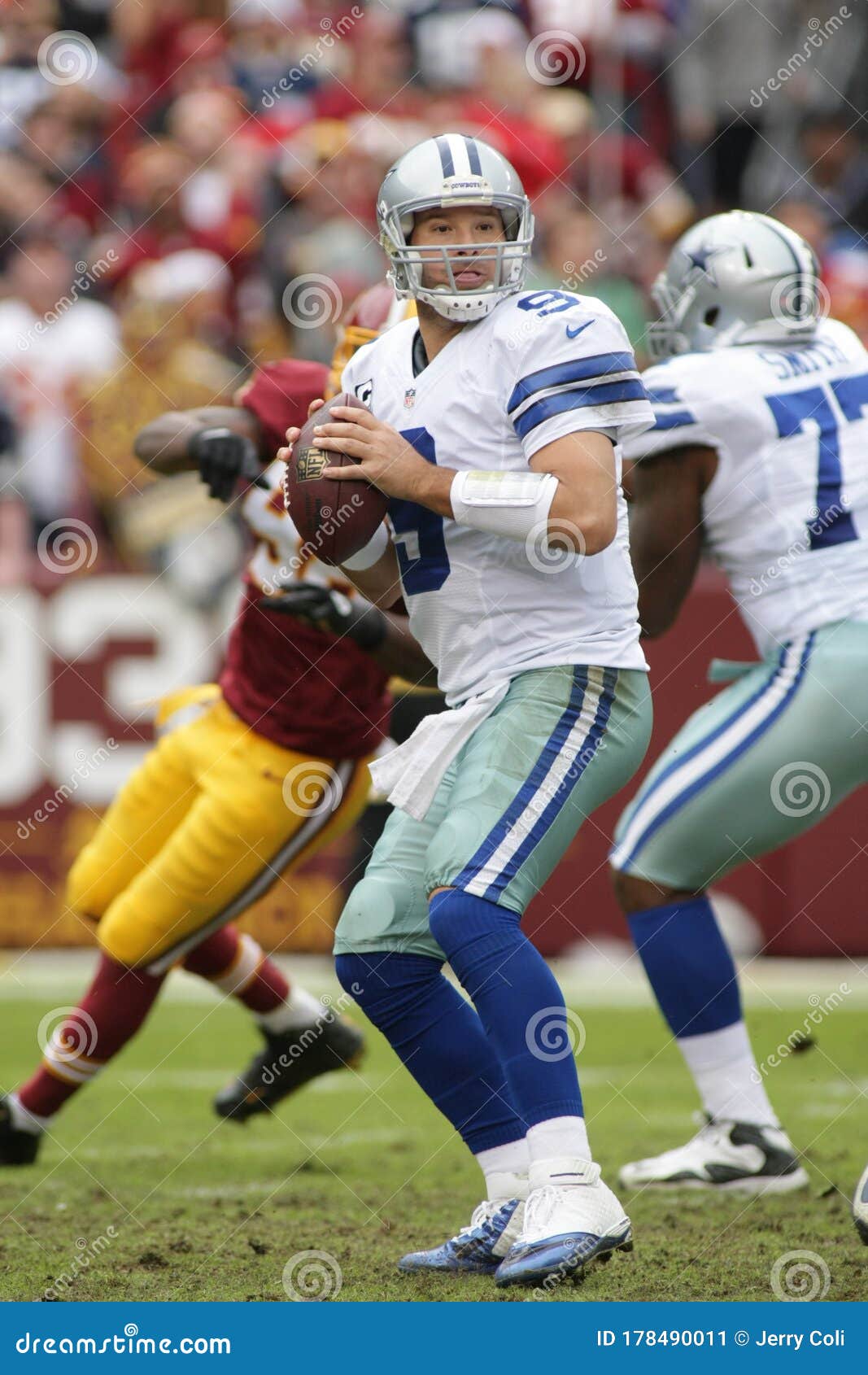 Tony Romo Running