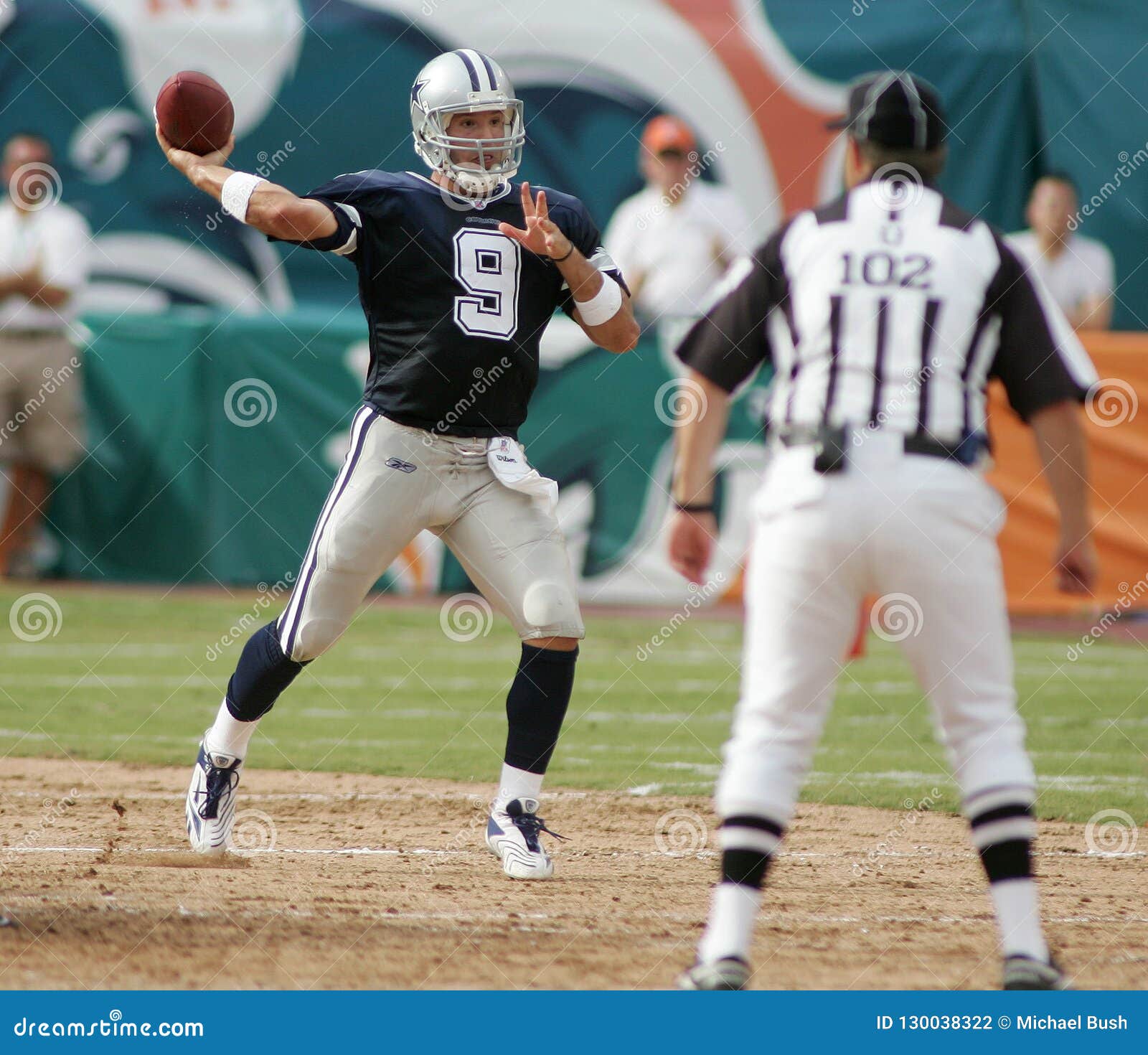 Tony Romo Dans L'action De NFL Photographie éditorial - Image du course ...