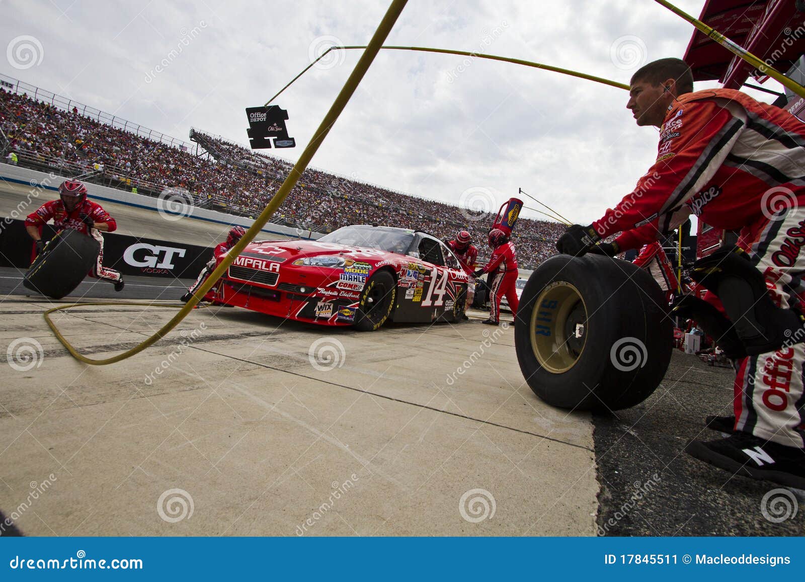 Tony Stewart Pit Stop editorial photo. Image of event - 17845511