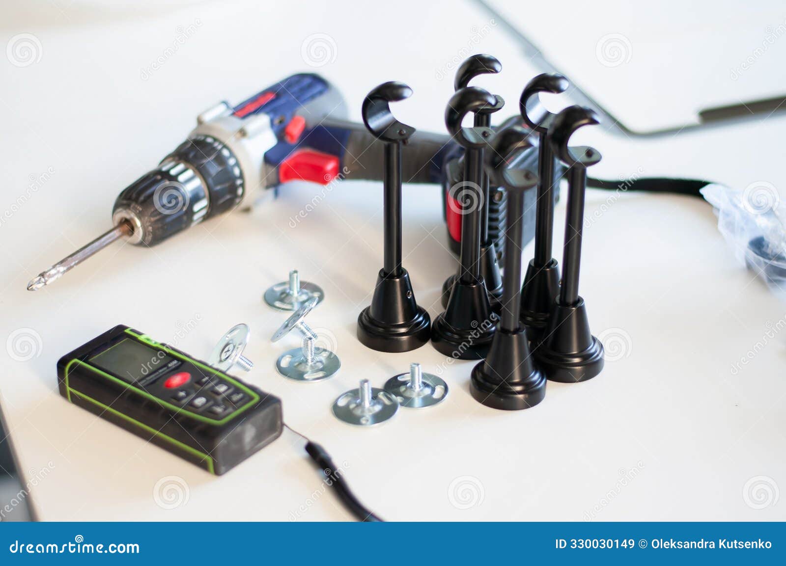 Tools and Accessories for Installation in the Interior of the Cornices ...