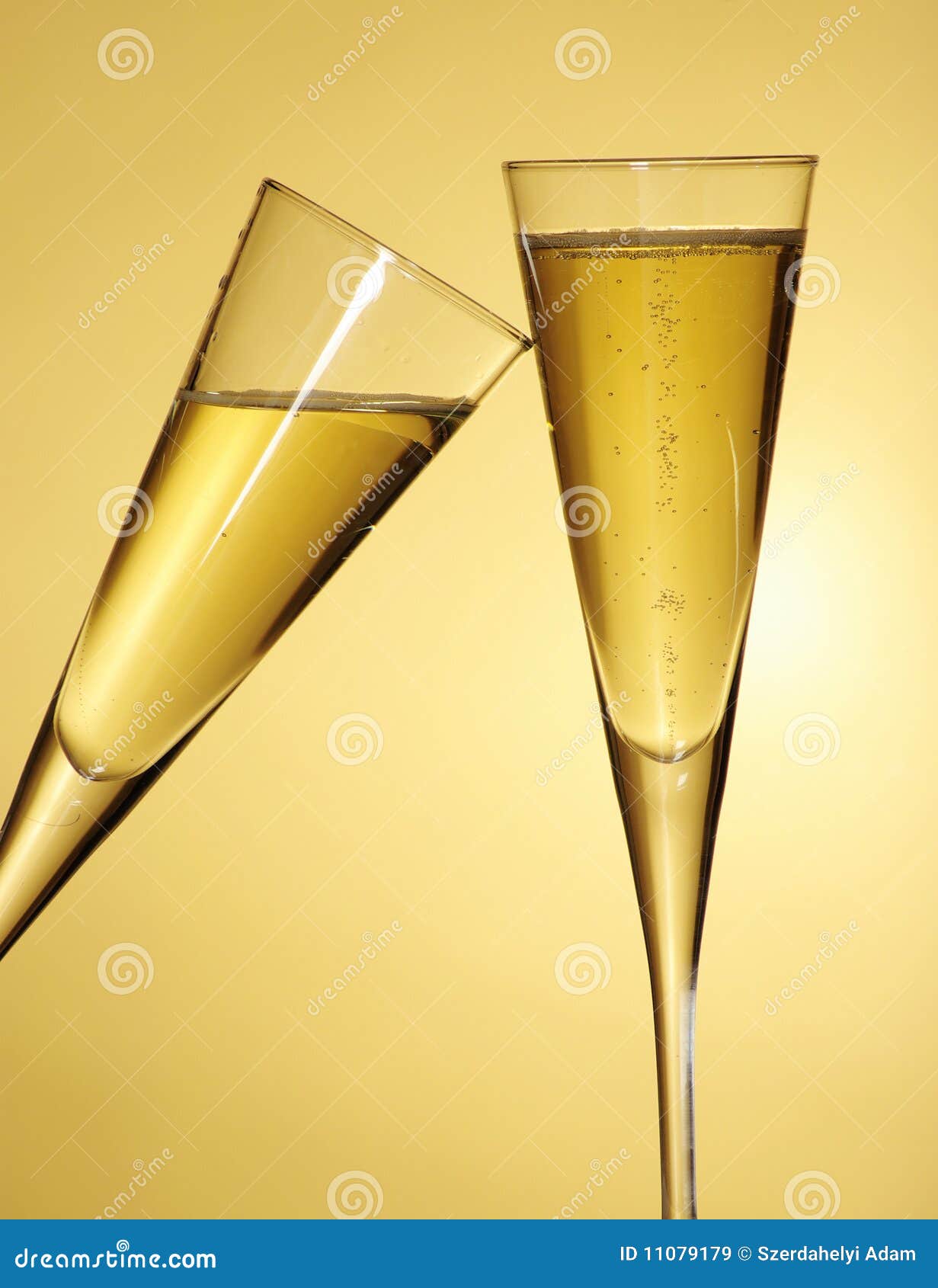 Toost met champagne stock afbeelding. Image of felicitaties - 11079179