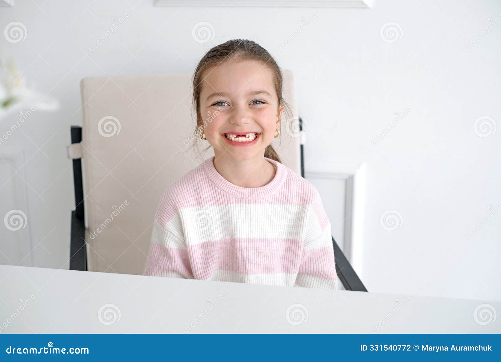 Toothless Little Girl Smiles Showing Missing Teeth in Front Stock Photo ...