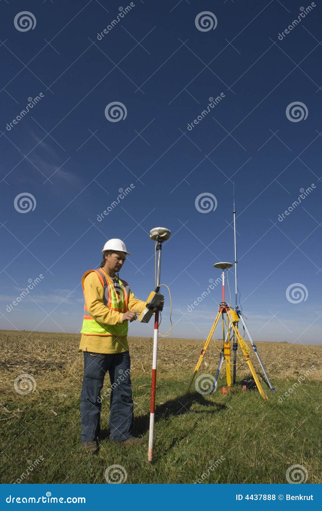Topógrafo Da Terra Que Trabalha Com GPS Foto de Stock - Imagem de ...