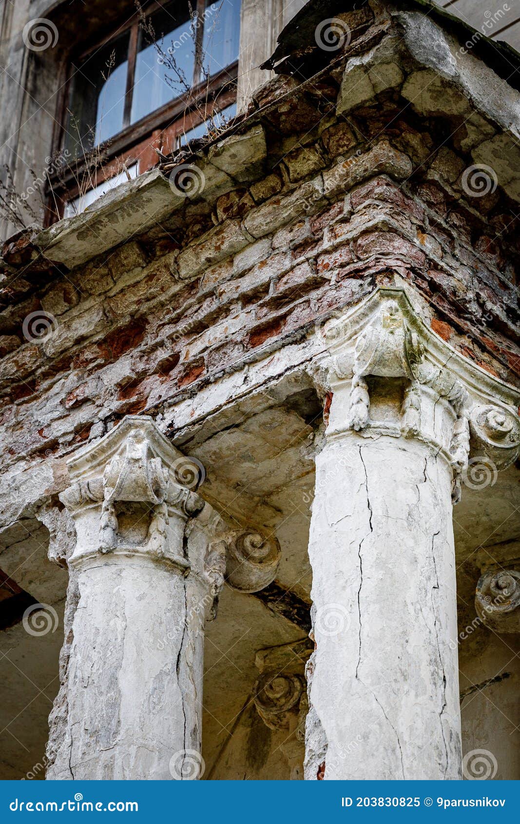 Top of Old Ruined Greek Column Stock Image - Image of famous, column ...