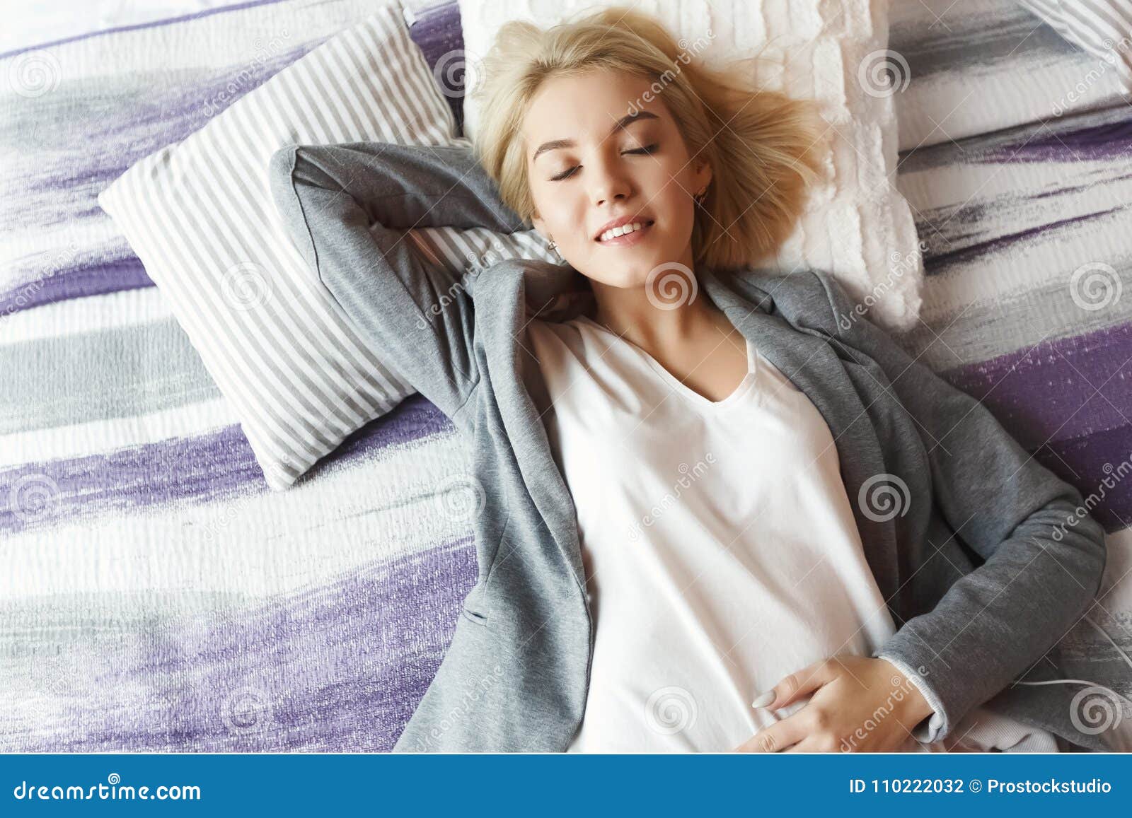 Top View of Beautiful Young Woman Lying on Bed Stock Photo - Image of ... Top View of Beautiful Young Woman Lying on Bed Stock Photo - Image of ...