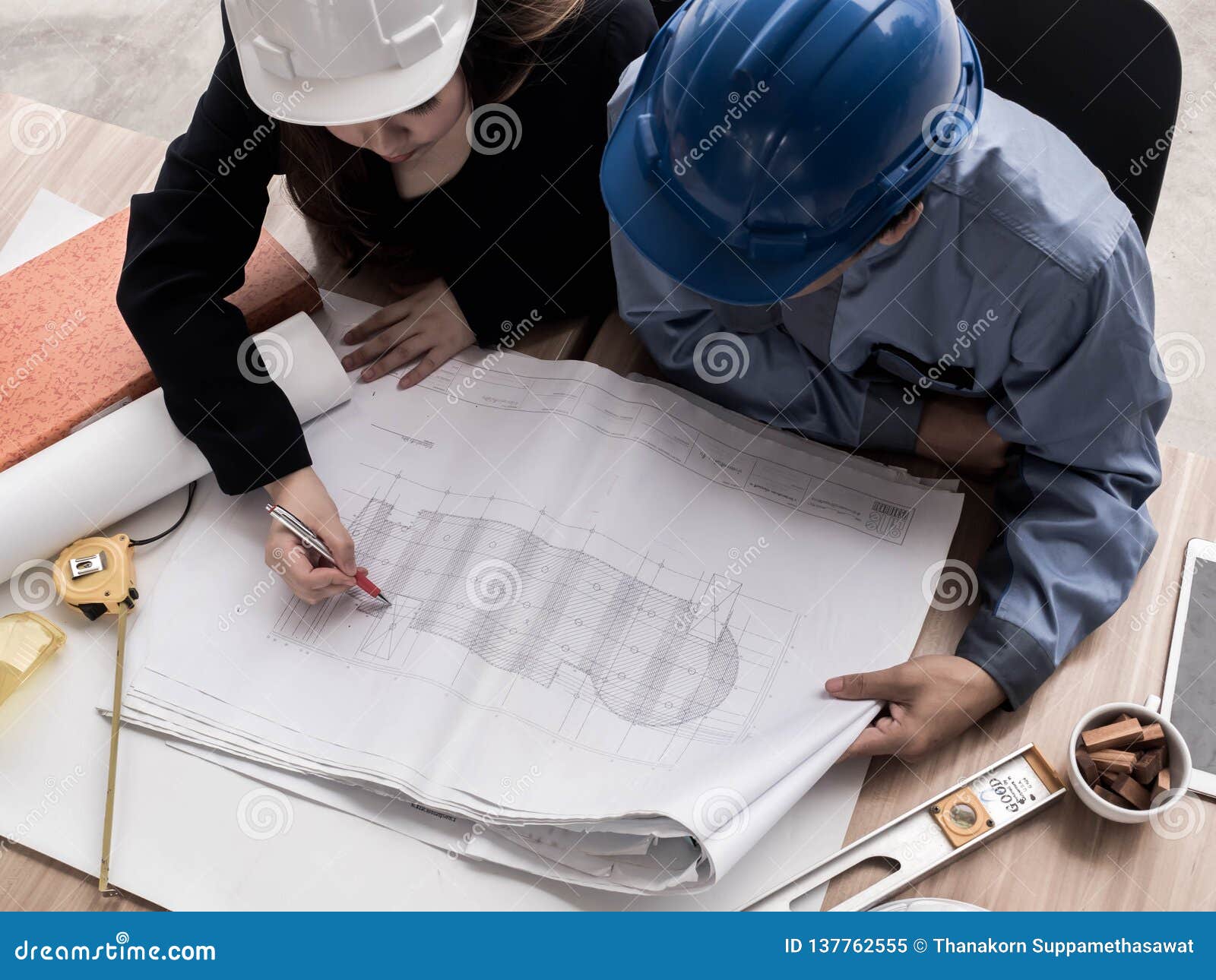 Top View Teamwork Concept, Engineer and Workers Discussing Project of ...