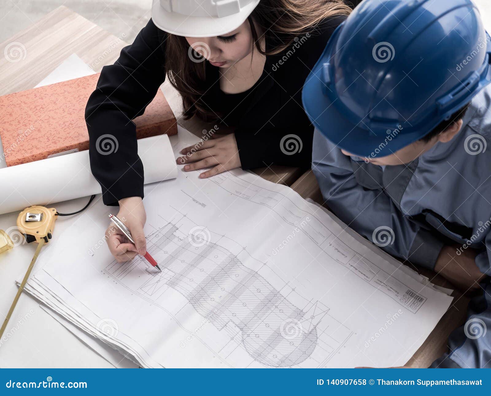 Top View Teamwork Concept, Engineer and Workers Discussing Project of ...