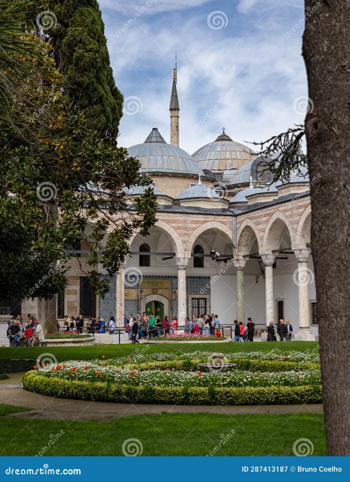 Topkapi Palace - Courtyard III Editorial Photography - Image of domes ...