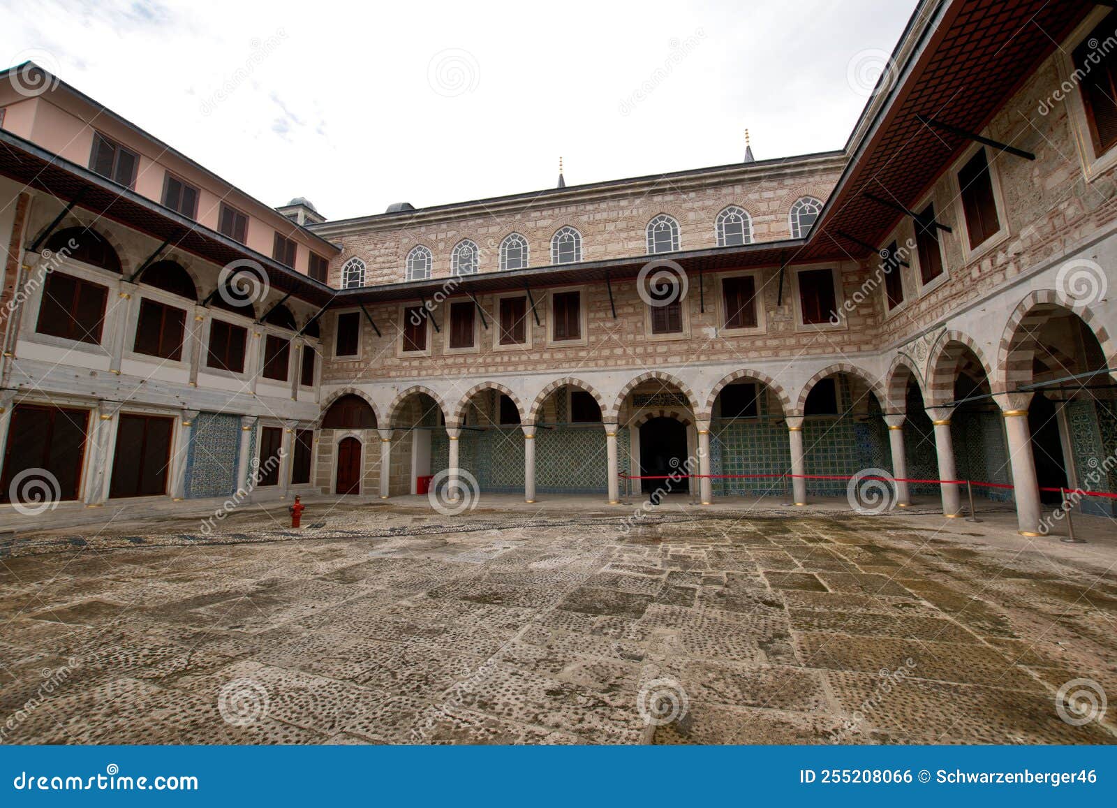 Topkapi Palace: Inner Courtyard Stock Photo - Image of bosporus ...
