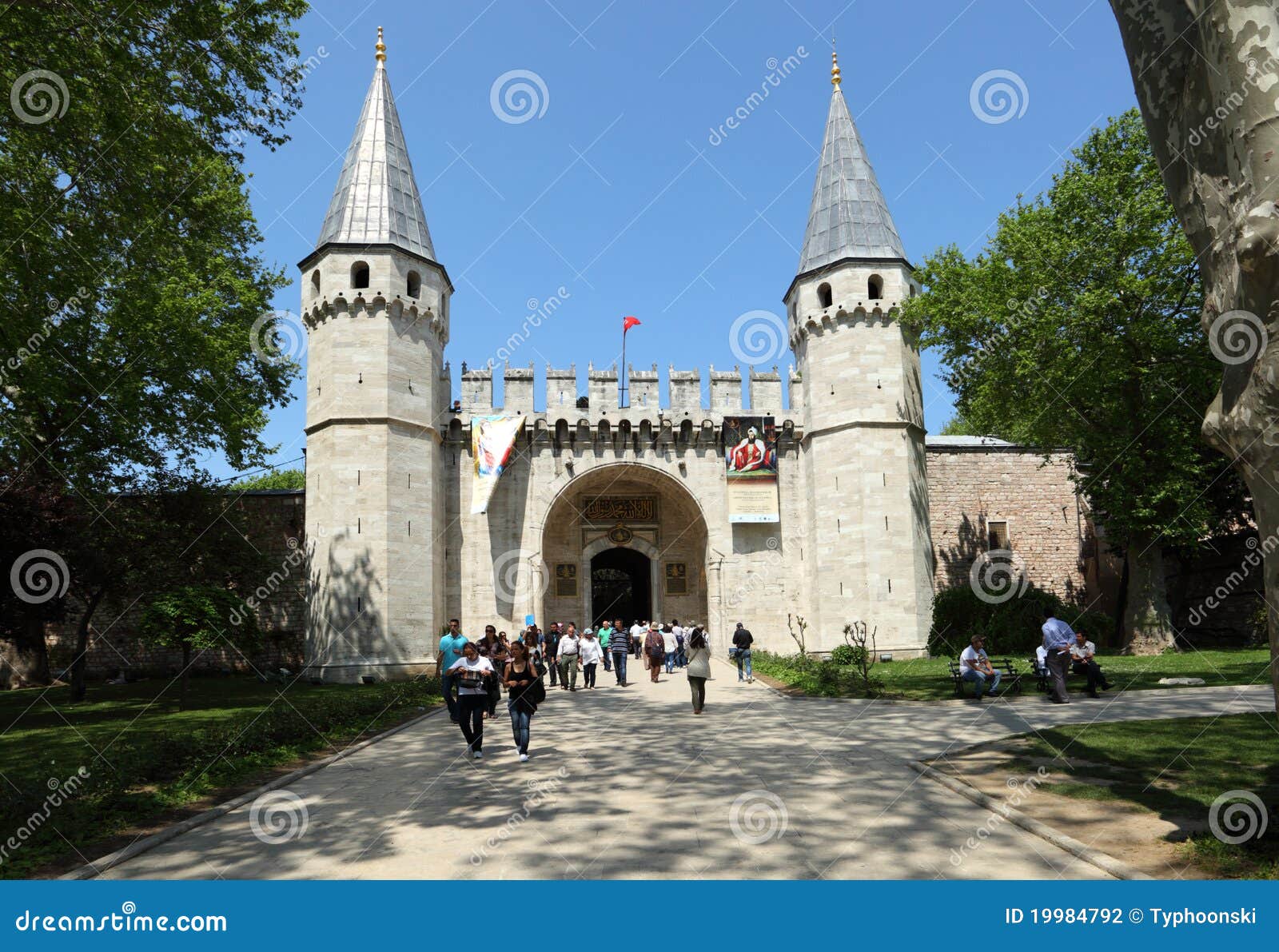 Topkapi Palace in Istanbul editorial photography. Image of tourists ...