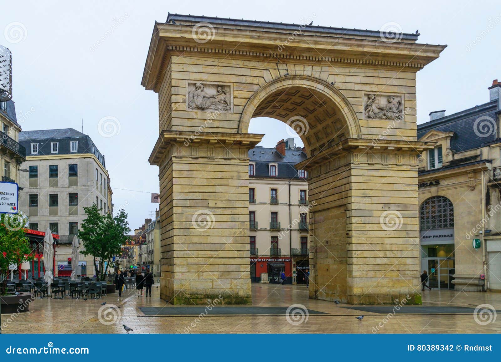 Tor Porte Guillaume, in Dijon Redaktionelles Stockfotografie - Bild von ...
