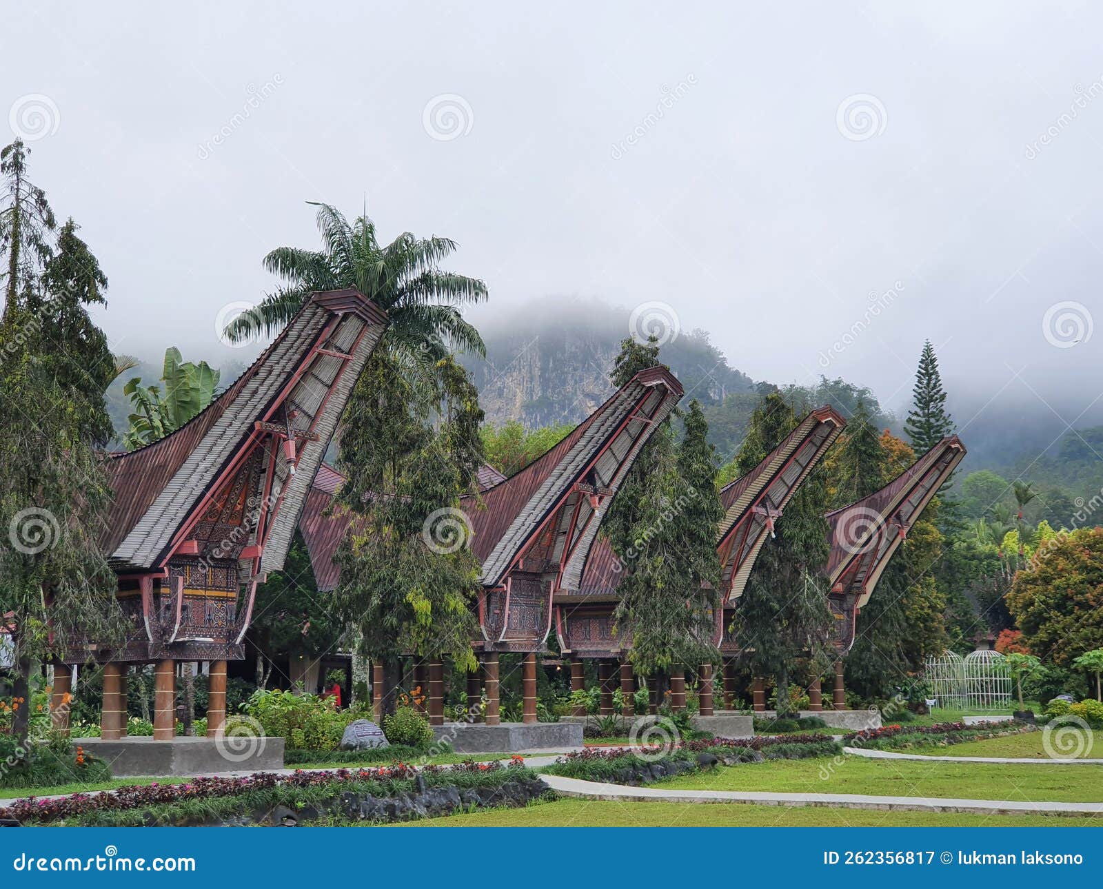 Toraja House Etnic Panorama Stock Image - Image of garden, temple ...