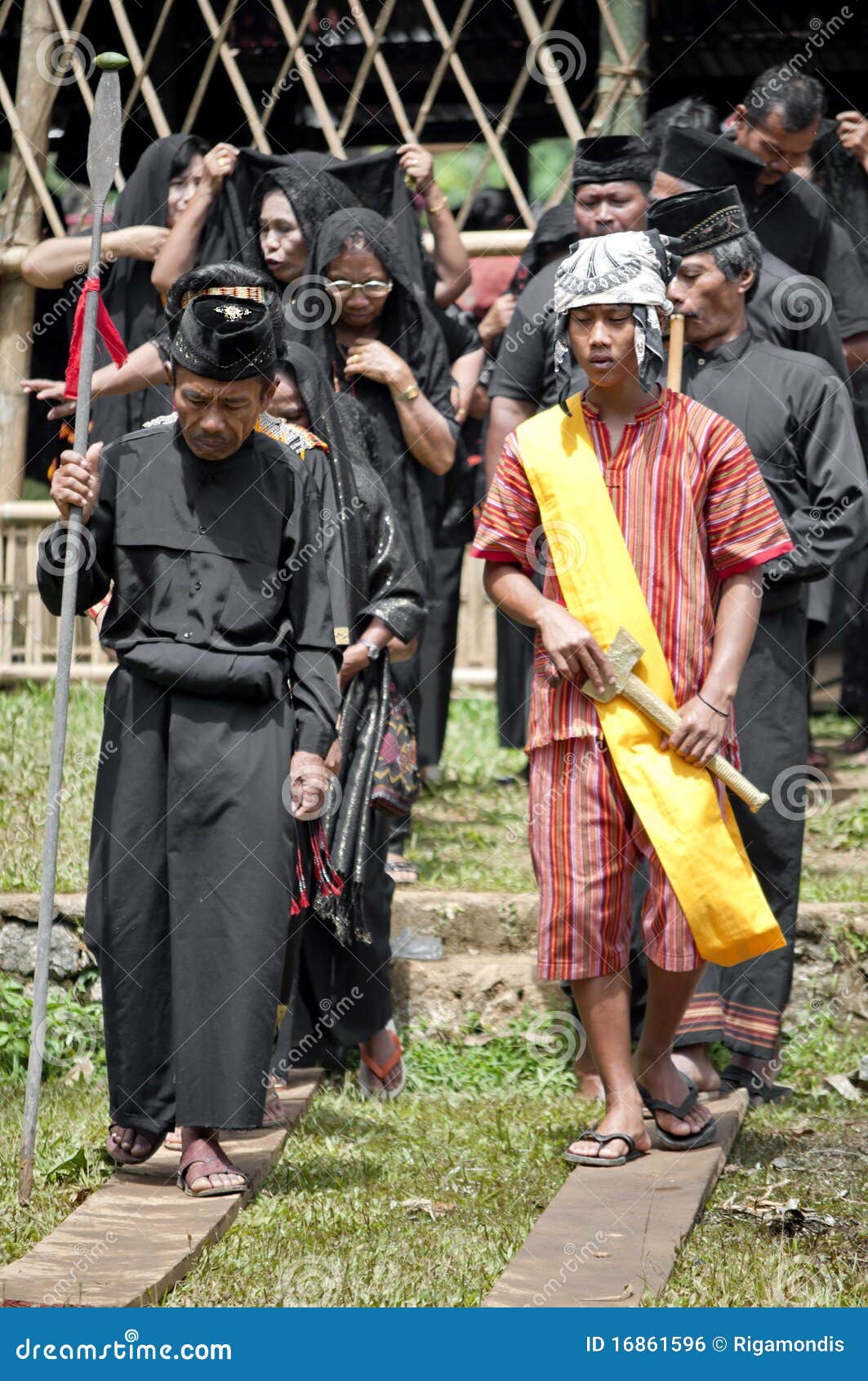 Toraja Traditional Funeral Ceremony Editorial Photo - Image of family ...