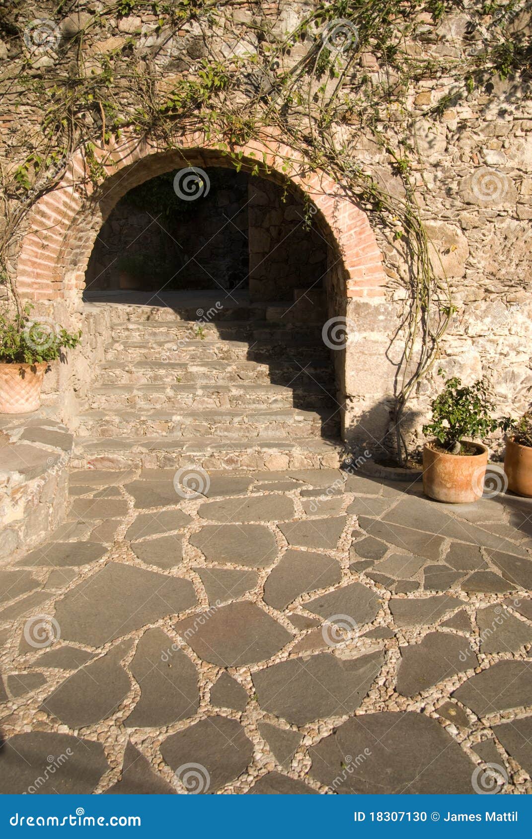 Torbogen stockfoto. Bild von laternen, lampe, lampen - 18307130