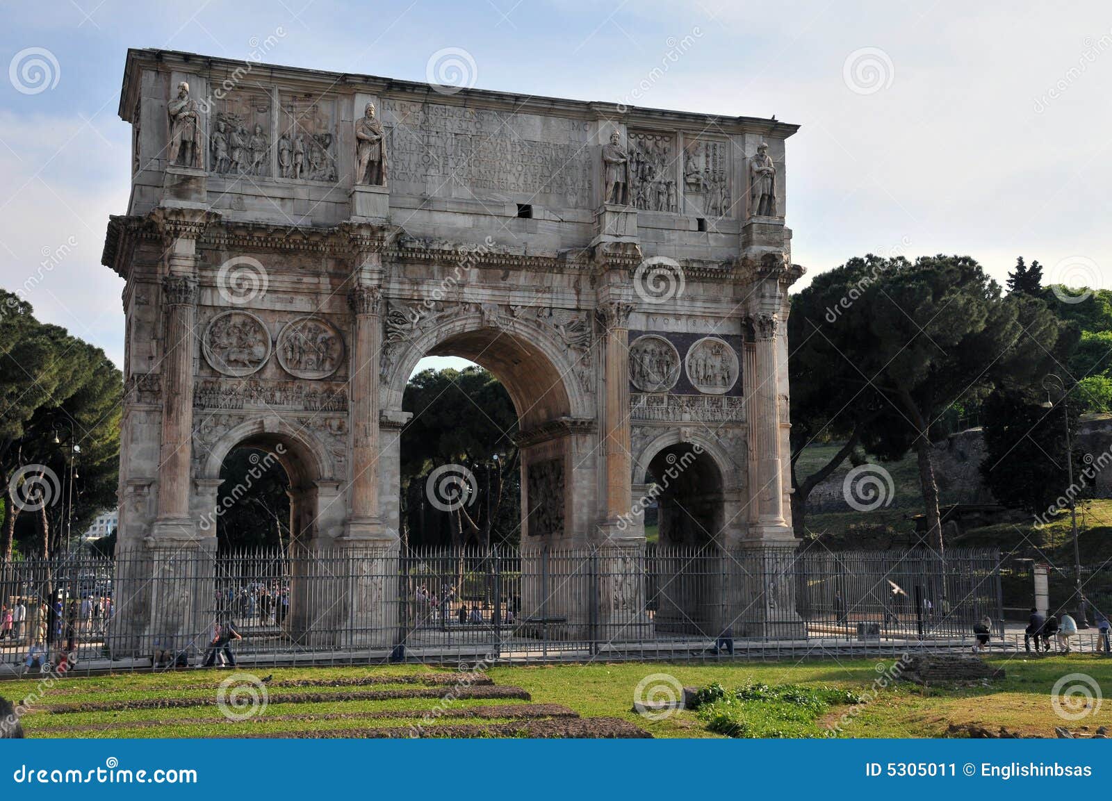 Torbogen in Rom stockbild. Bild von colosseum, italien - 5305011