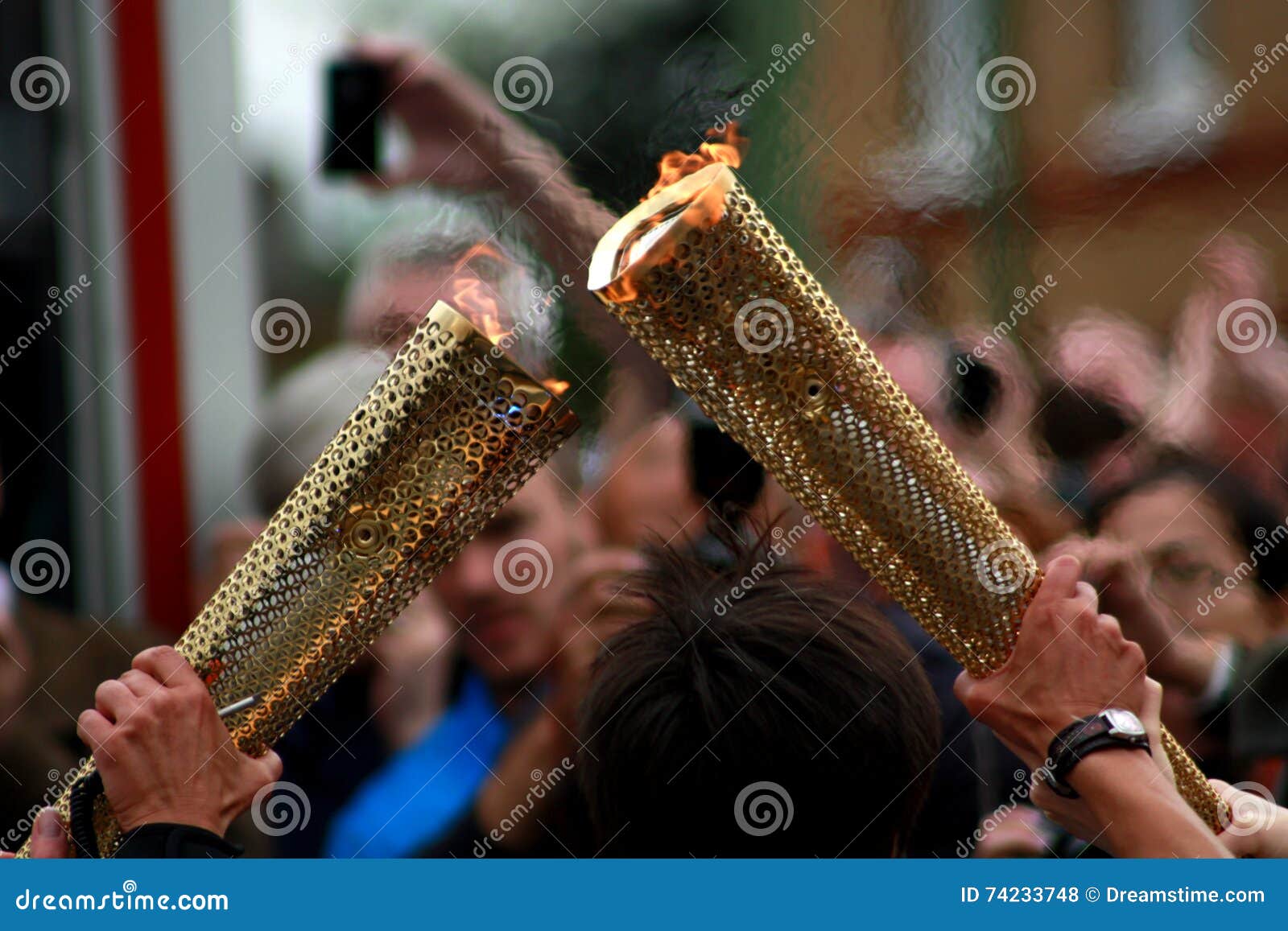 Torche olympique photo stock éditorial. Image du sport - 74233748