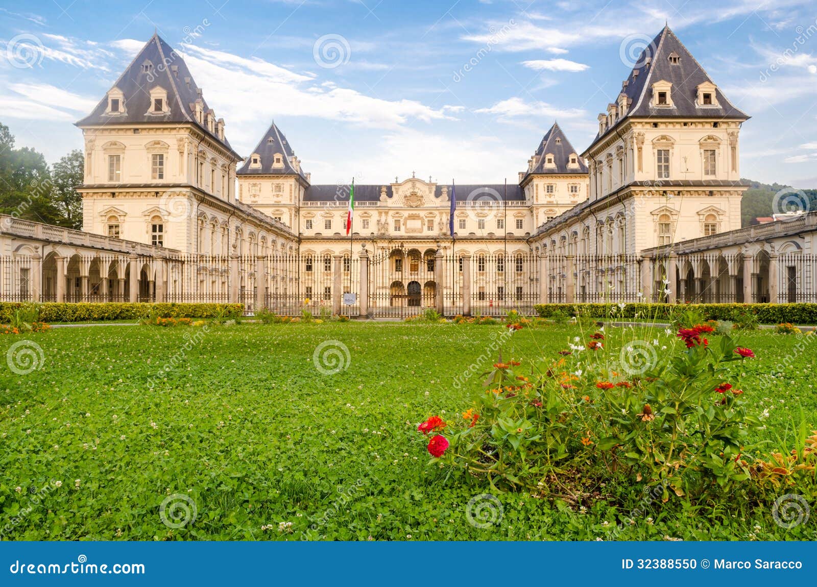 Torino (Torino), Castello Del Valentino Fotografia Stock - Immagine di ...