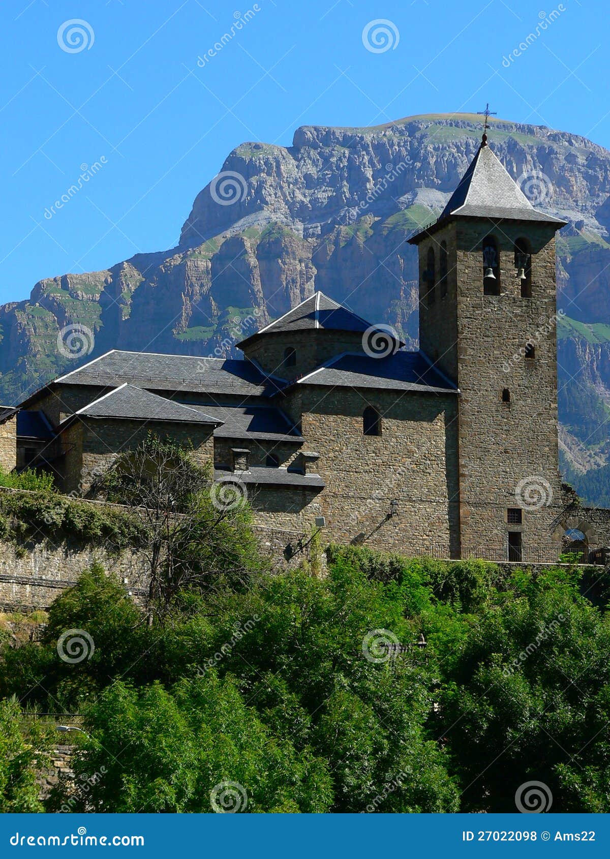 Torla, Huesca (Espanha) foto de stock. Imagem de vila - 27022098