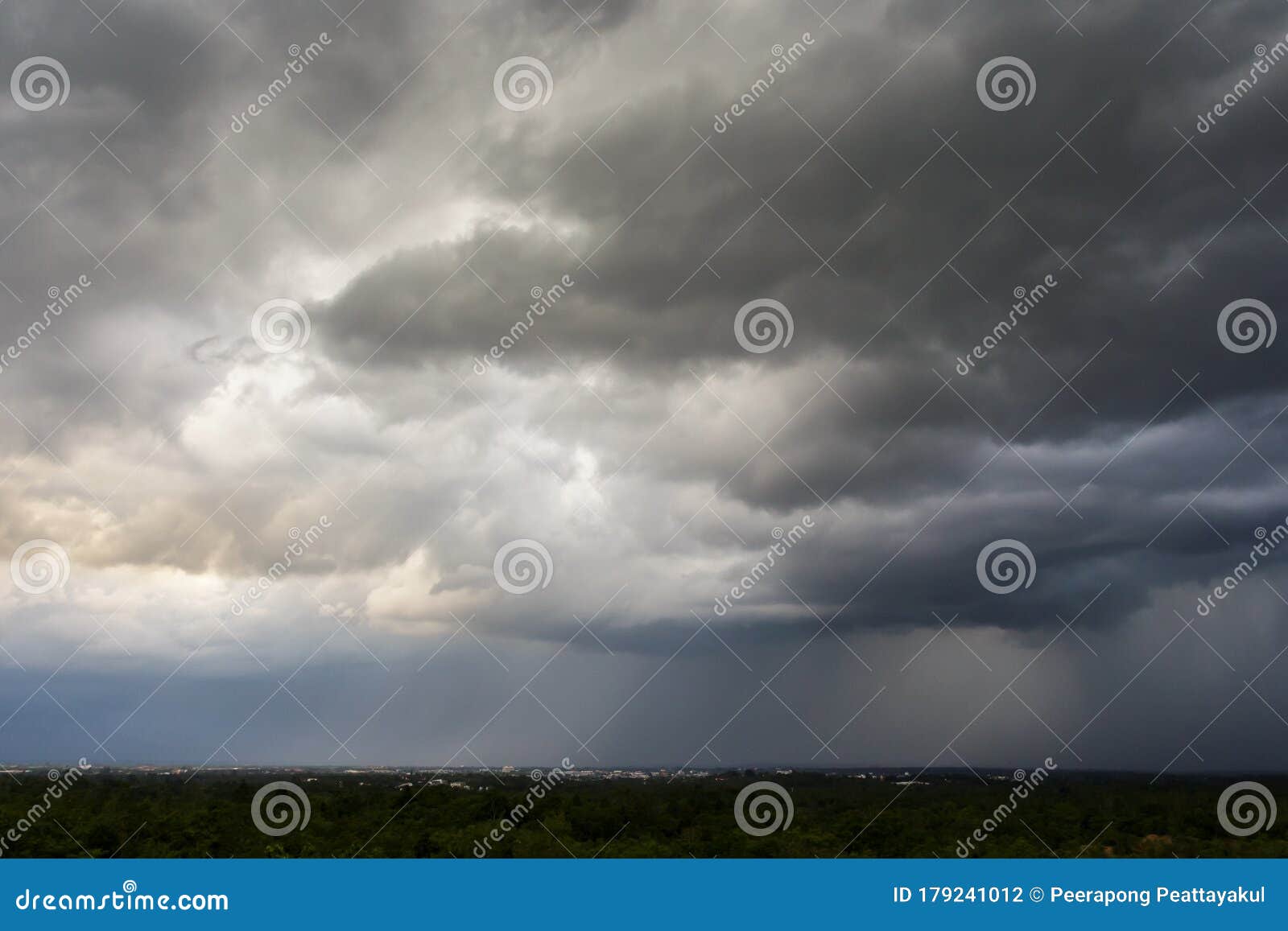 Tormenta De Truenos Cielo Nubes De Lluvia Foto de archivo - Imagen de ...