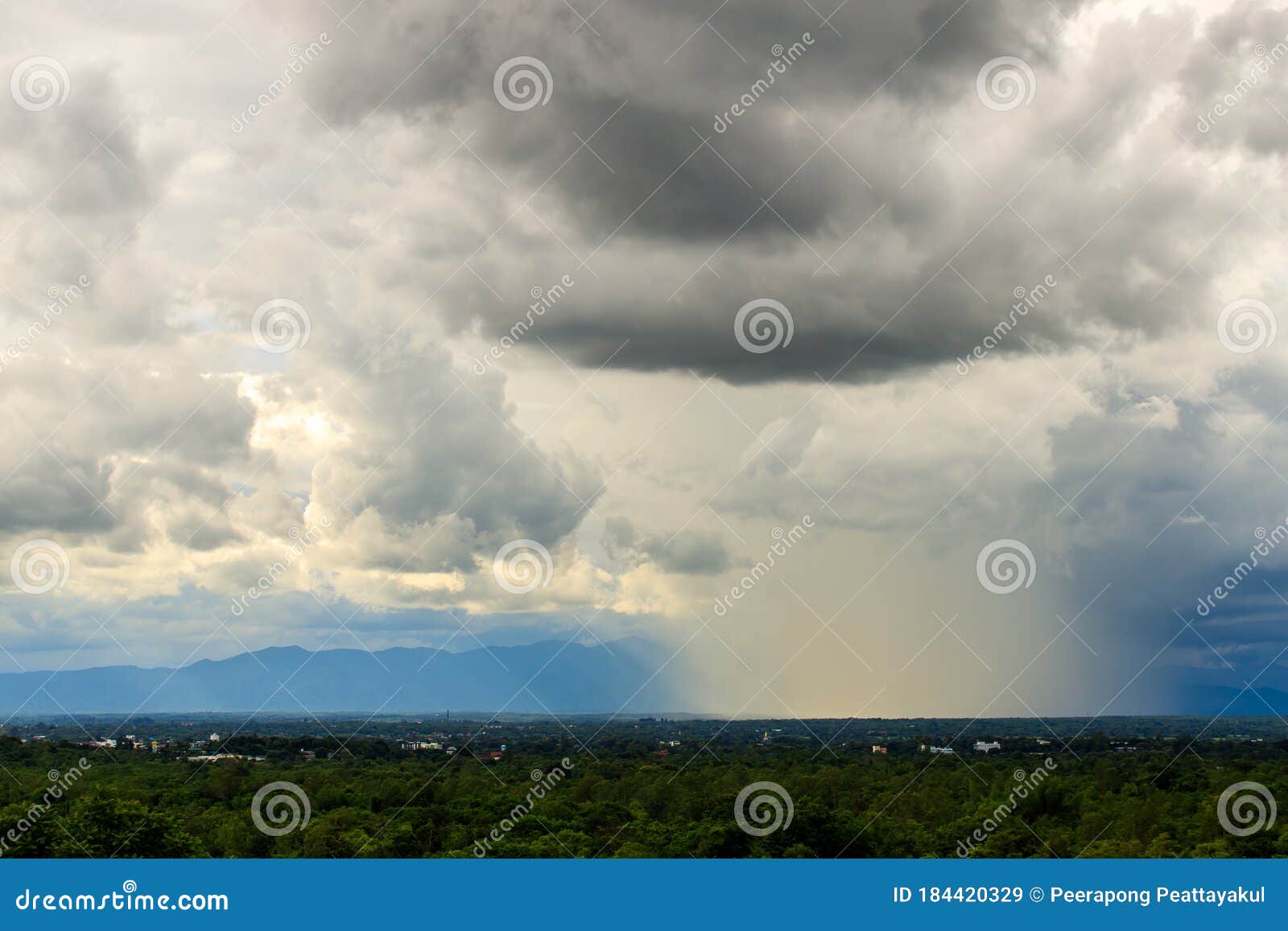 Tormenta De Truenos Cielo Nubes De Lluvia Imagen de archivo - Imagen de ...