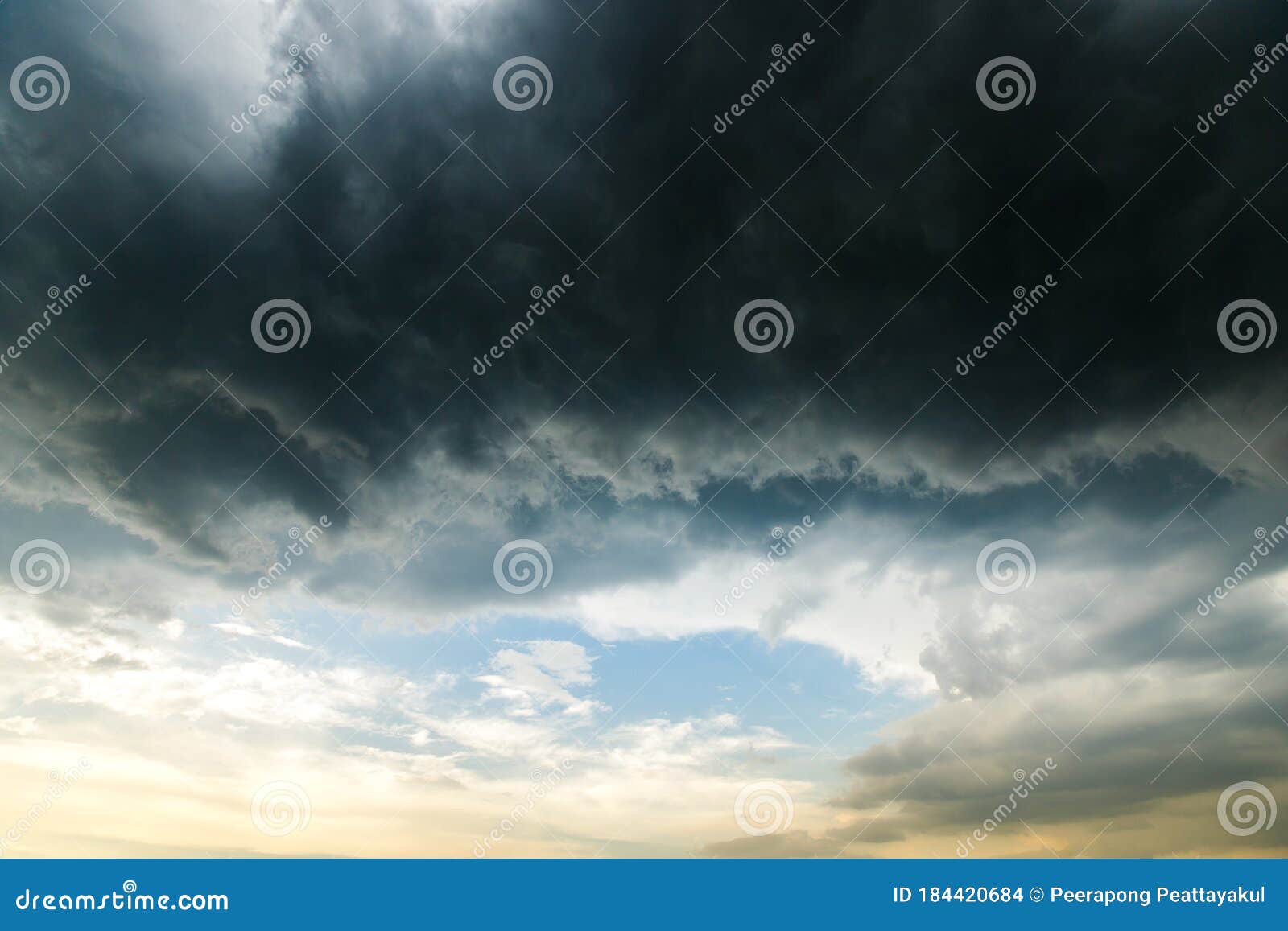 Tormenta De Truenos Cielo Nubes De Lluvia Foto de archivo - Imagen de ...