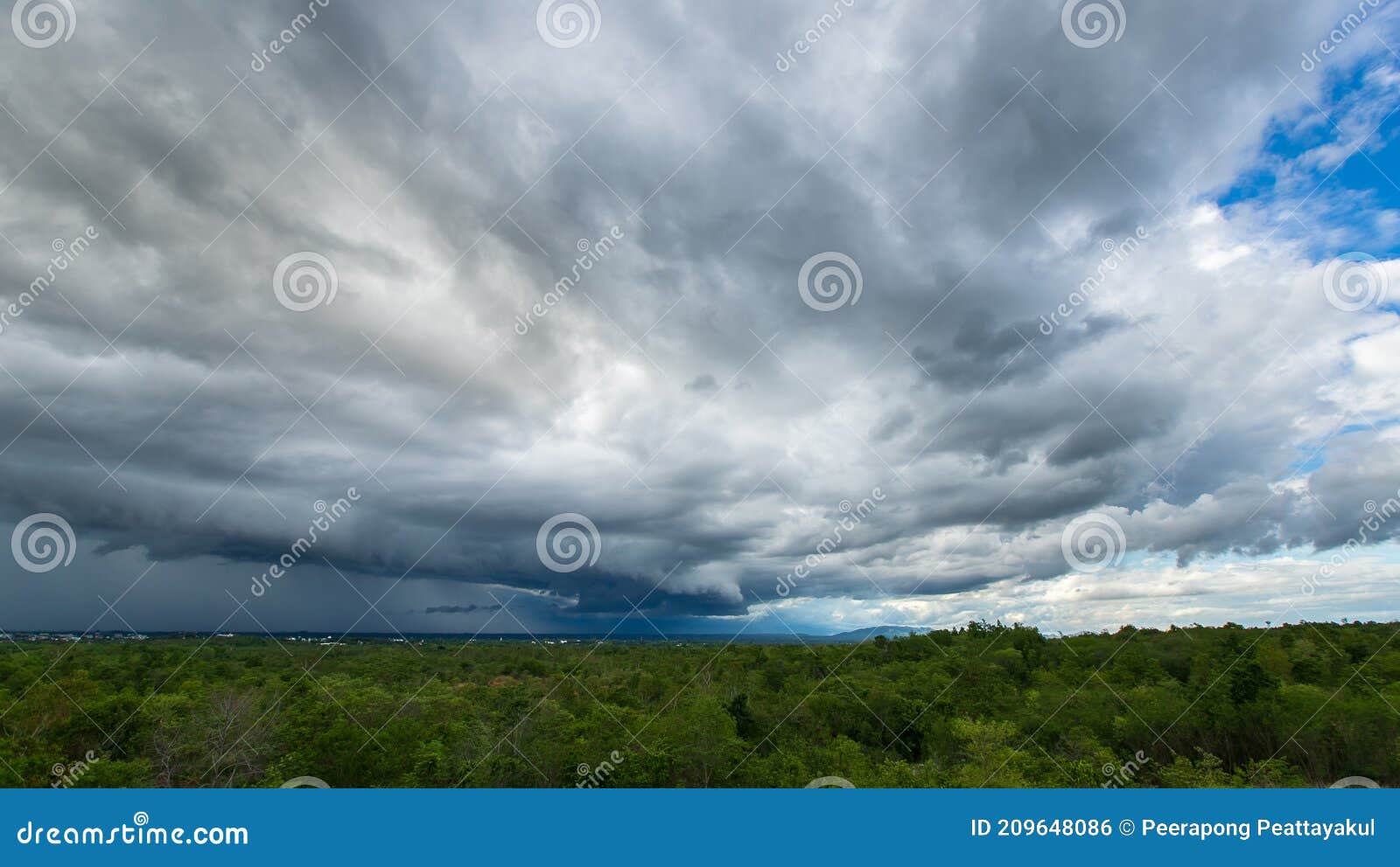 Tormenta De Truenos Cielo Nubes De Lluvia Foto de archivo - Imagen de ...