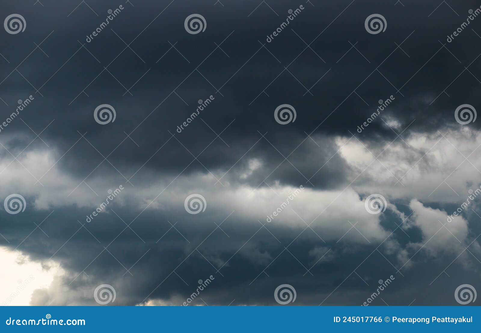 Tormenta De Truenos Cielo Nubes De Lluvia Foto de archivo - Imagen de ...