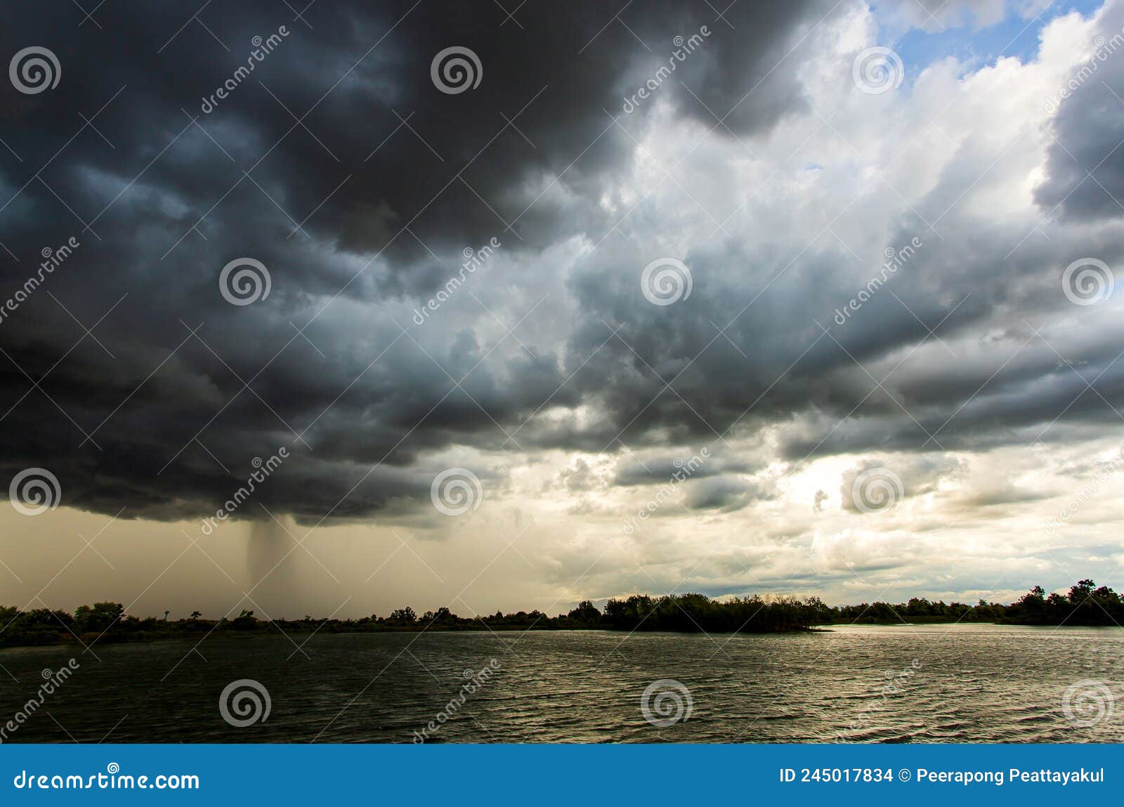 Tormenta De Truenos Cielo Nubes De Lluvia Foto de archivo - Imagen de ...