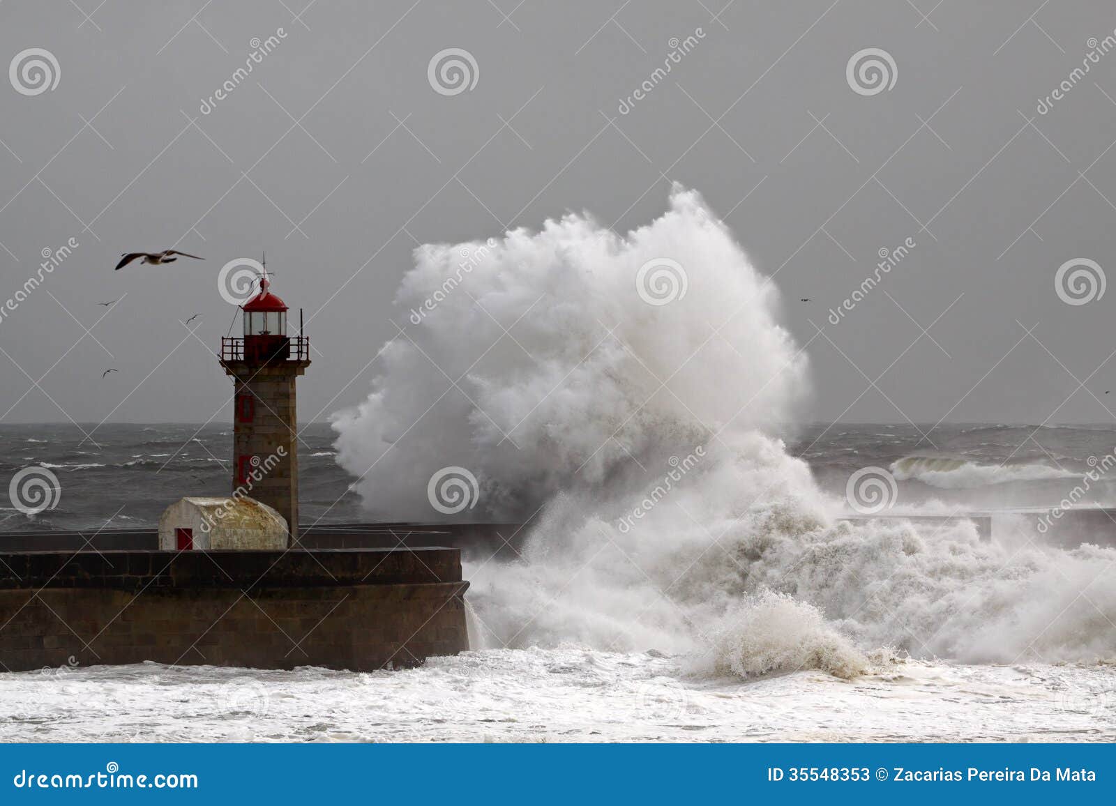 Tormenta del faro imagen de archivo. Imagen de tormenta - 35548353