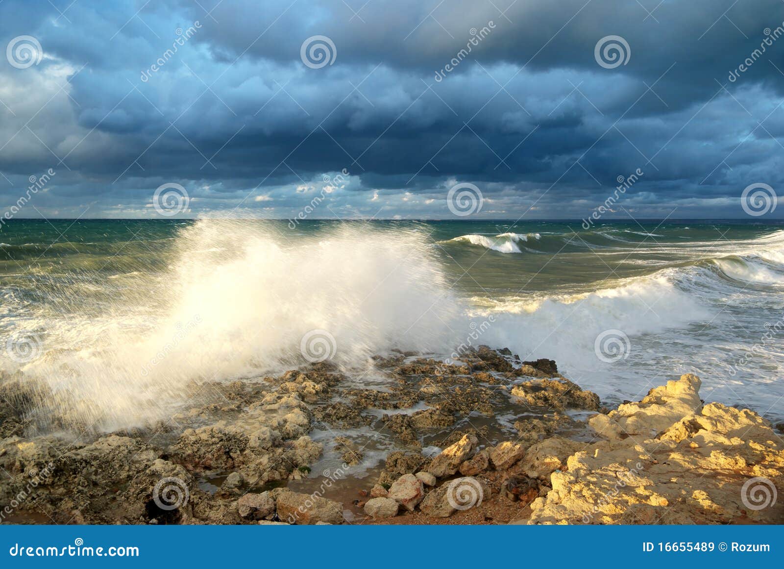 Tormenta en el mar imagen de archivo. Imagen de sunset - 16655489