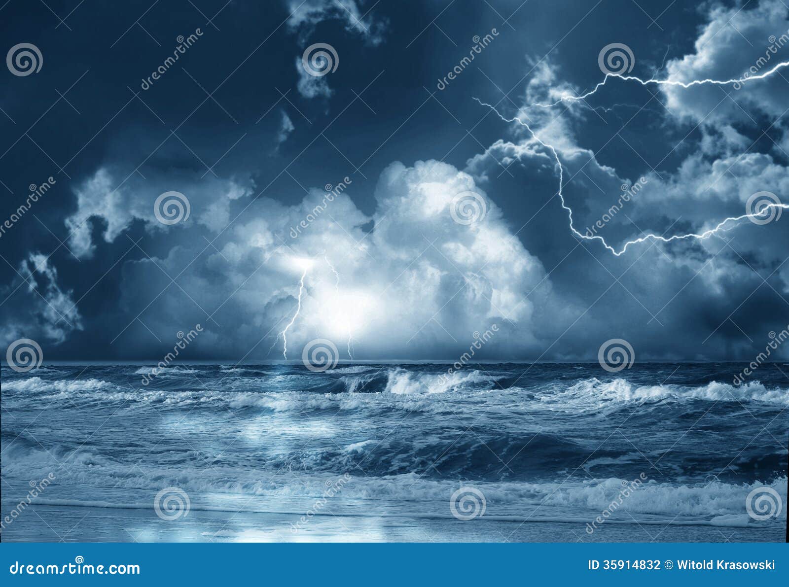 Tormenta en el mar foto de archivo. Imagen de cubo, cielo - 35914832