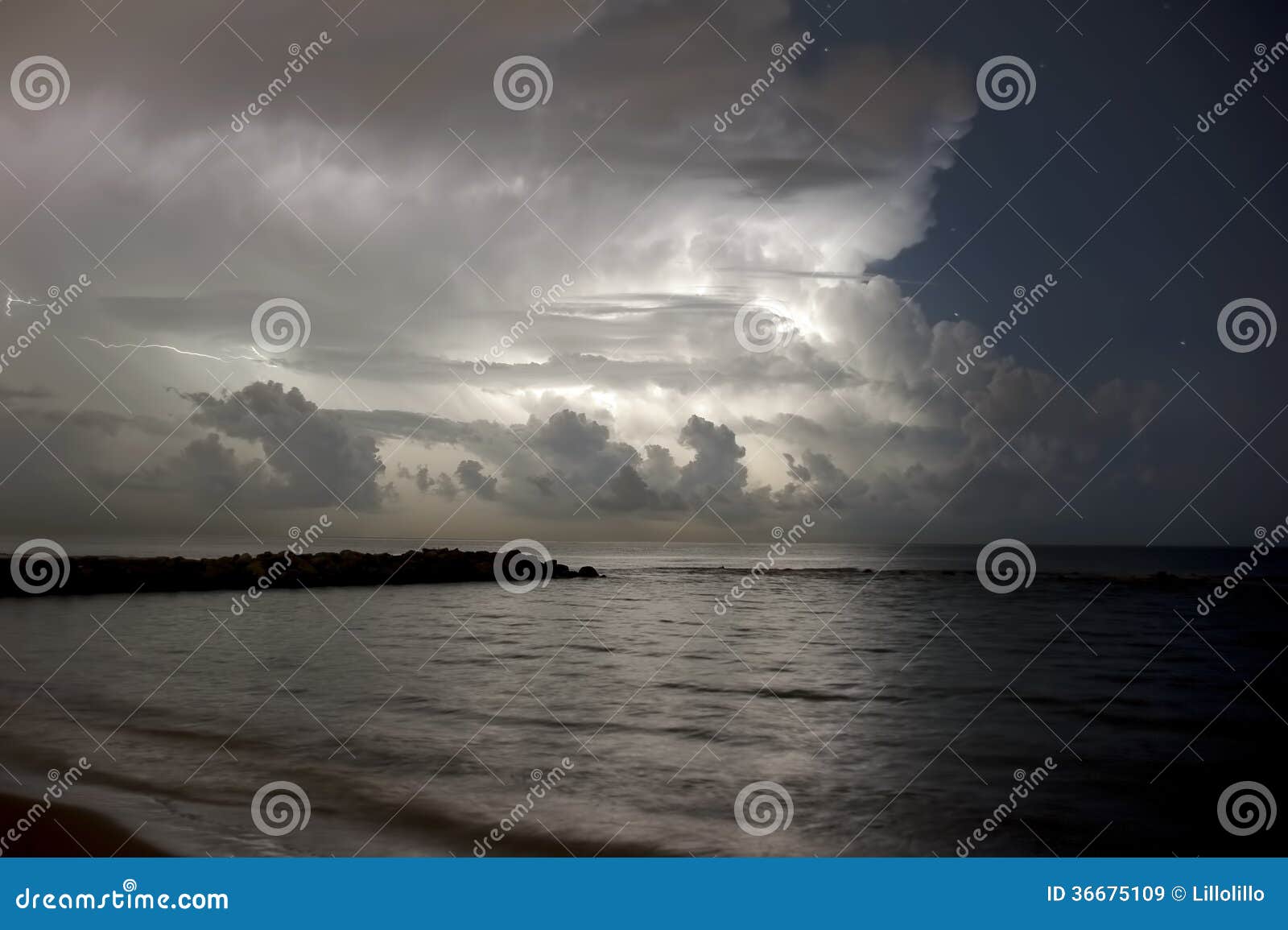 Tormenta en el mar imagen de archivo. Imagen de celaje - 36675109