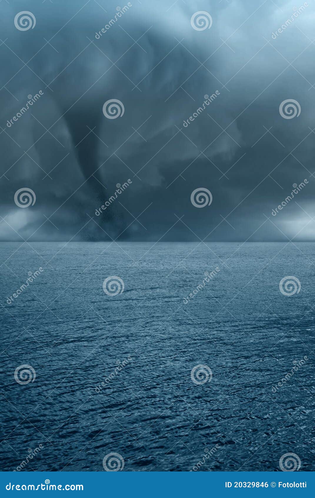 Tornade sur la mer photo stock. Image du nuit, nuages - 20329846