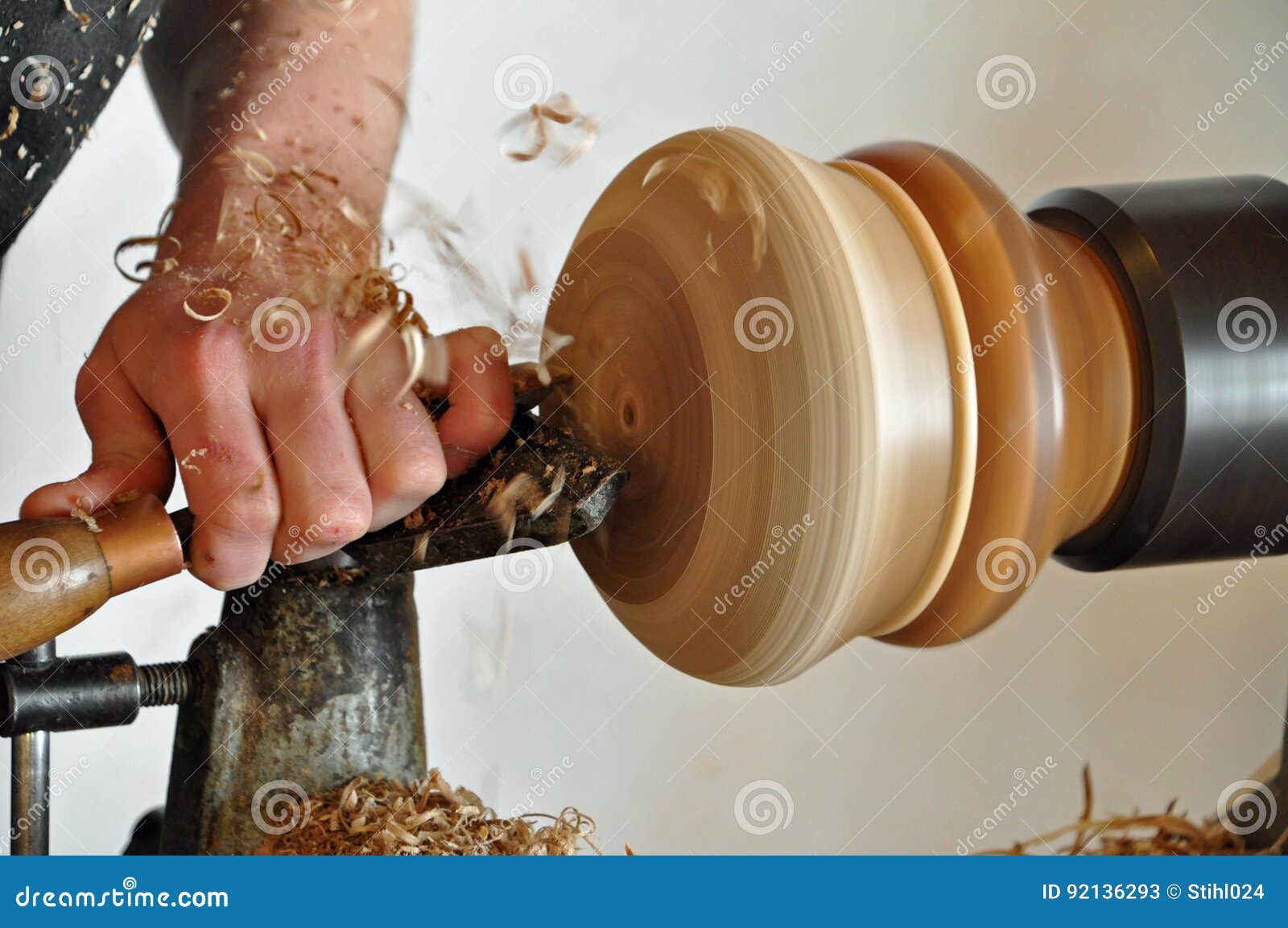 Torneado de madera imagen de archivo. Imagen de fondo - 92136293