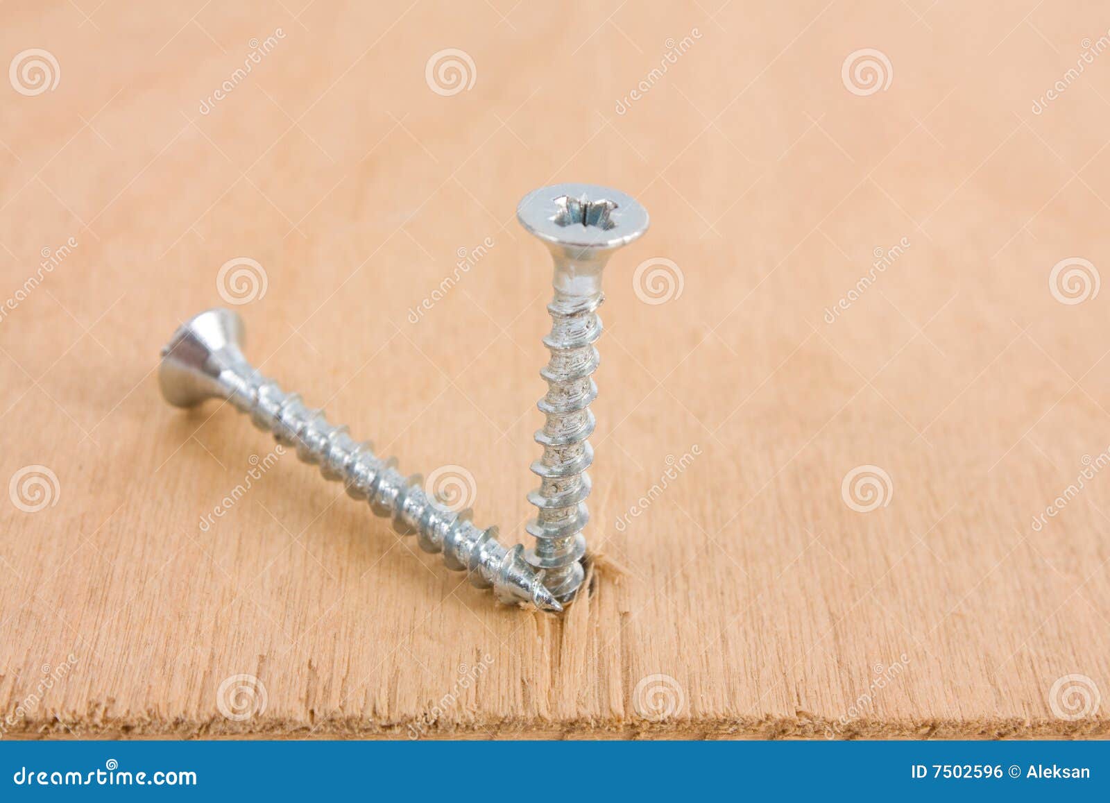 Tornillo En La Madera Contrachapada Foto de archivo - Imagen de ...