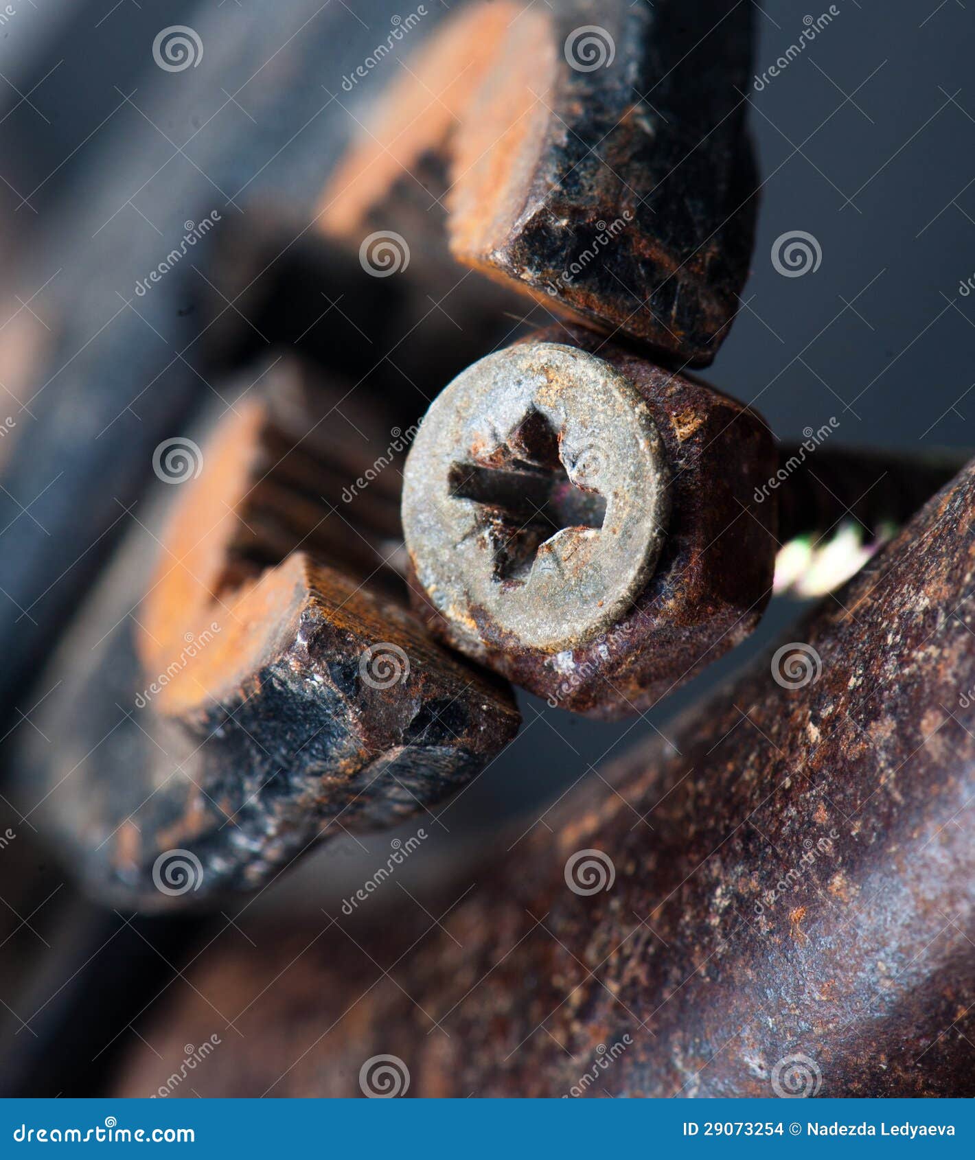 Tornillo Y Tornillo Oxidados Foto de archivo - Imagen de acero, ideas ...