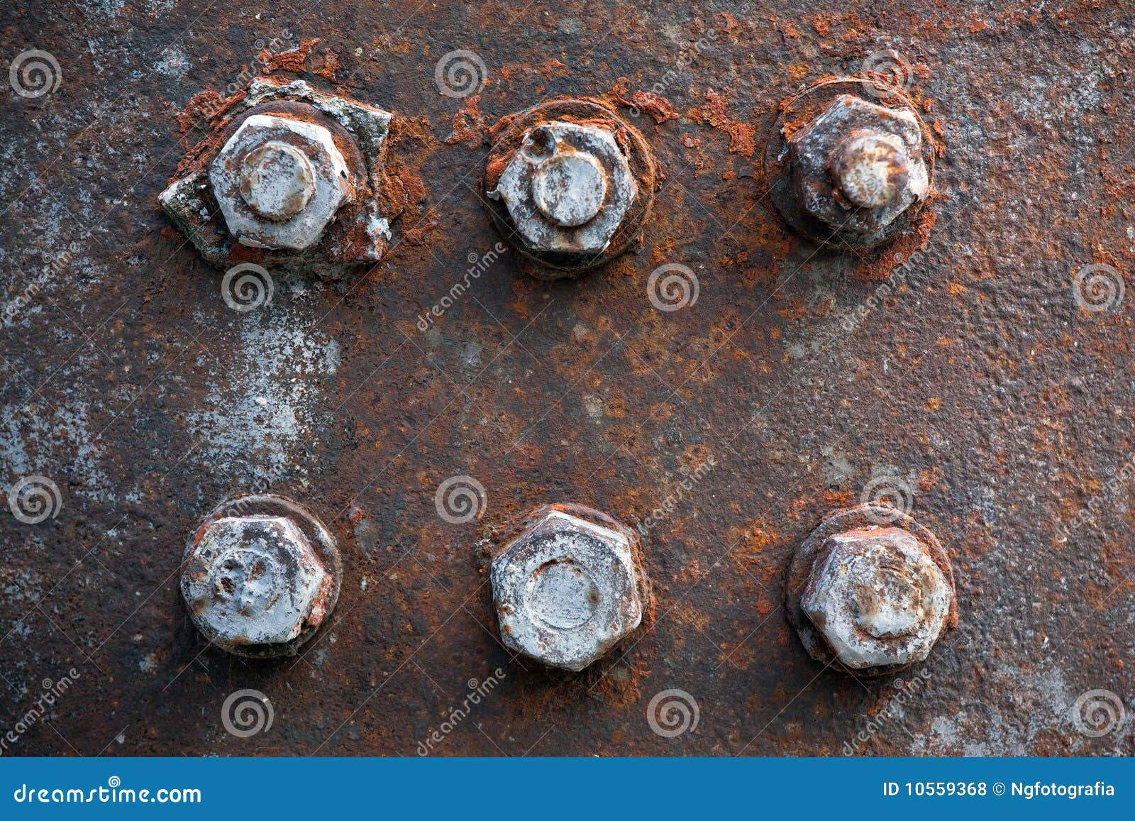 Tornillos Y Tuercas Oxidados Foto de archivo - Imagen de moho, tuerca ...