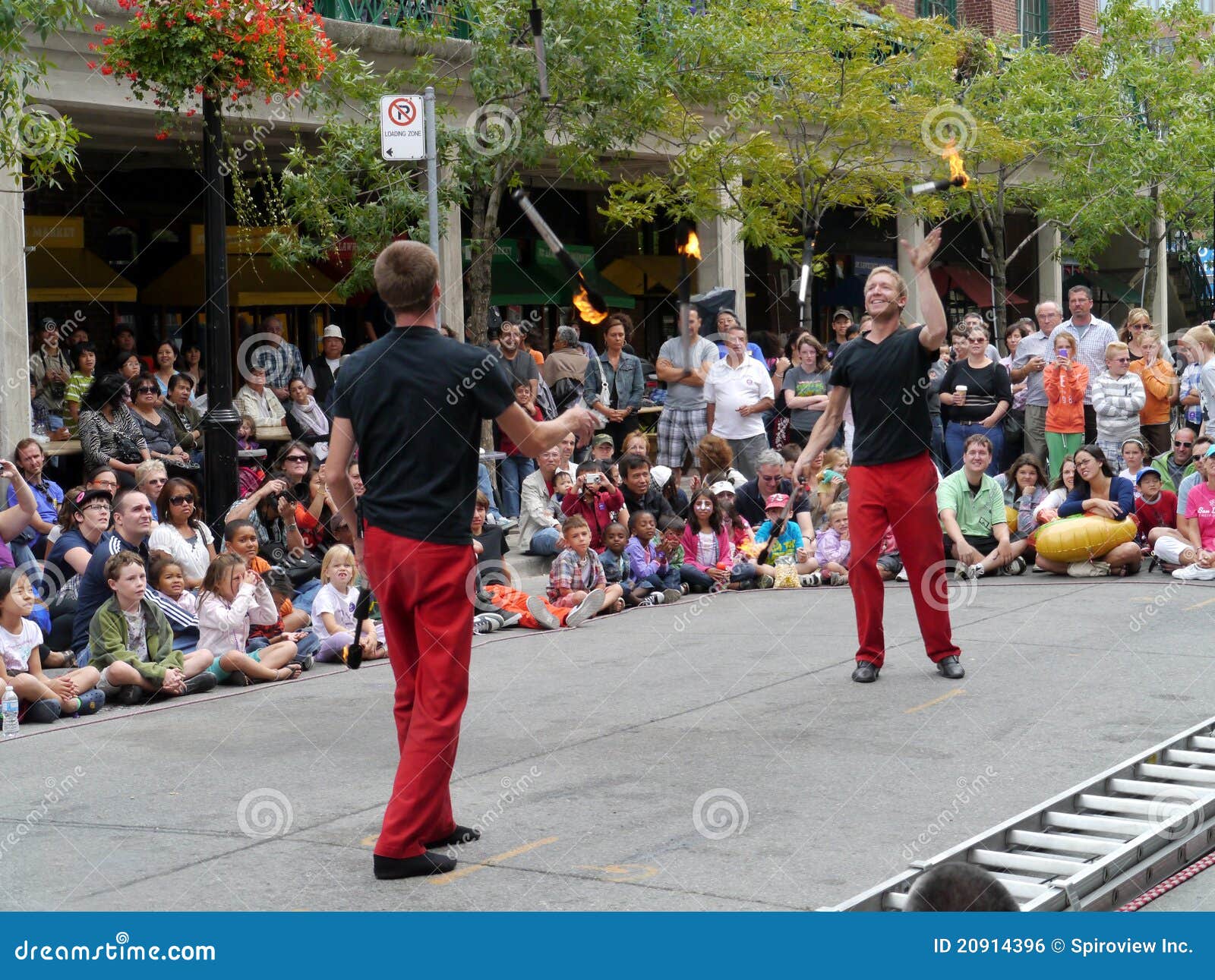 Toronto Buskerfest, August 2011 Editorial Photo - Image of circus ...