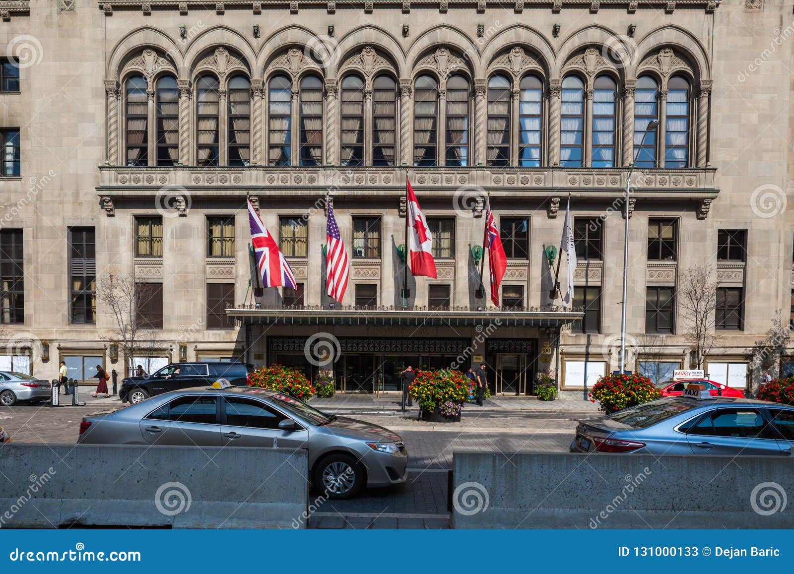 Toronto, CANADA - October 10, 2018: Streets of Canadian Metropolis ...