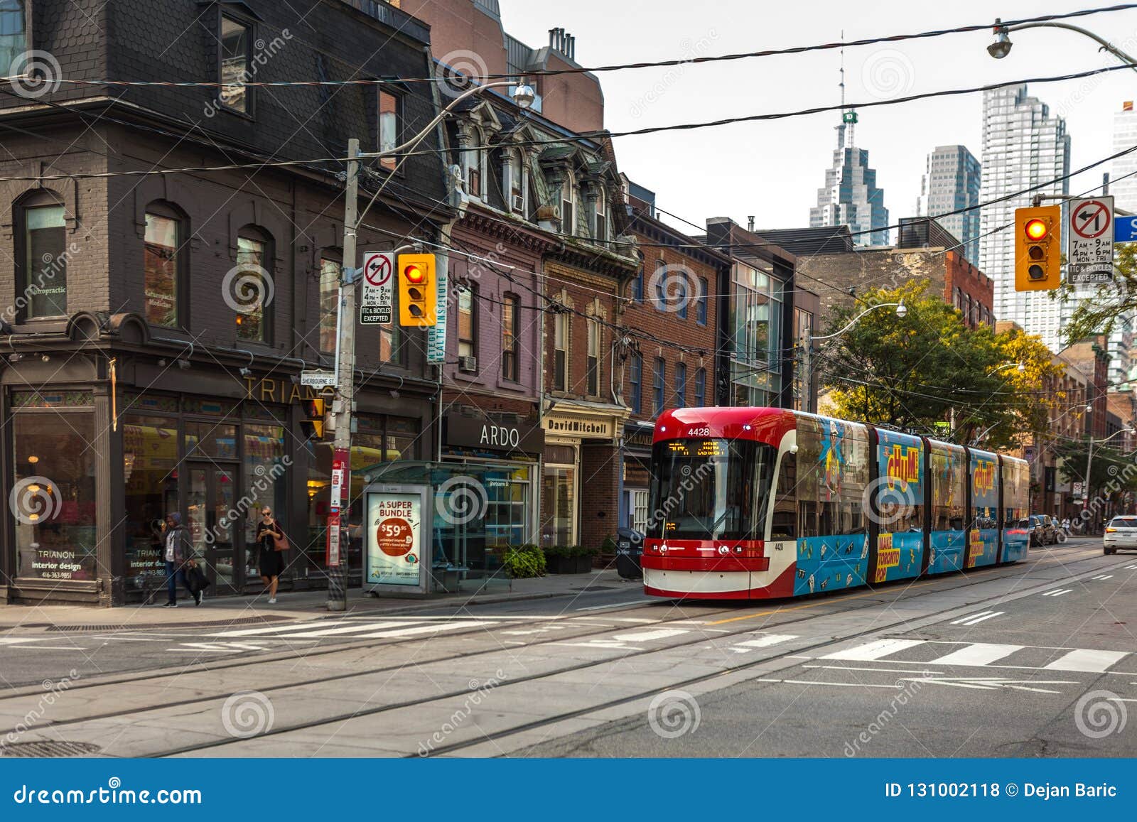 Toronto, CANADA - October 10, 2018: Streets of Canadian Metropolis ...