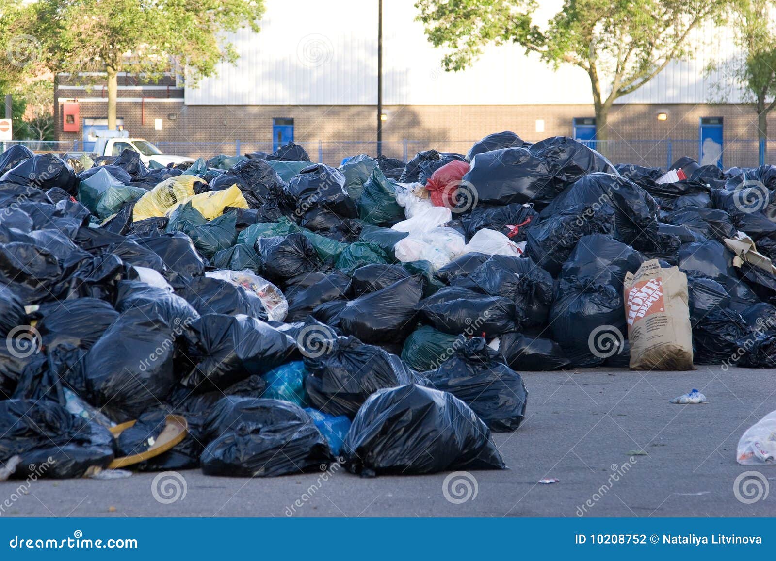 Toronto City Workers on Strike Editorial Photography - Image of litter ...