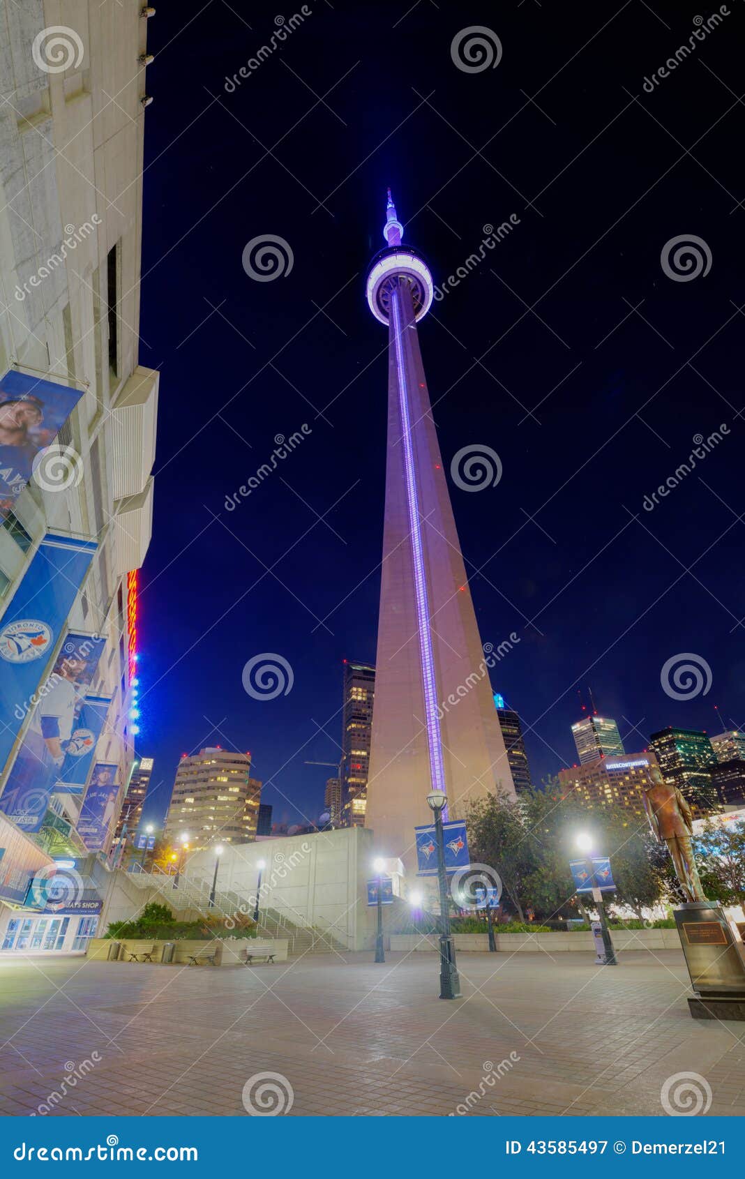 Toronto CN Tower at Night editorial photography. Image of minimalism ...