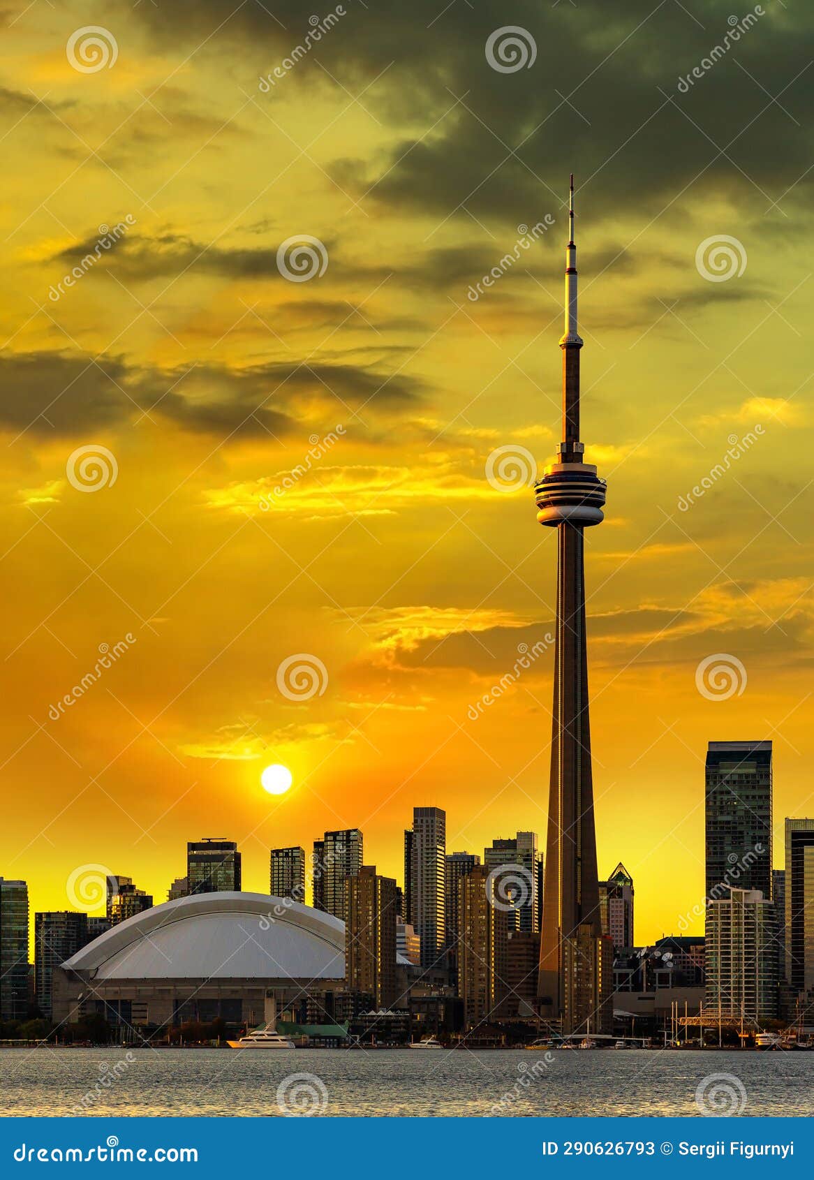 Toronto and CN Tower at Sunset Stock Image - Image of skyline, harbor ...