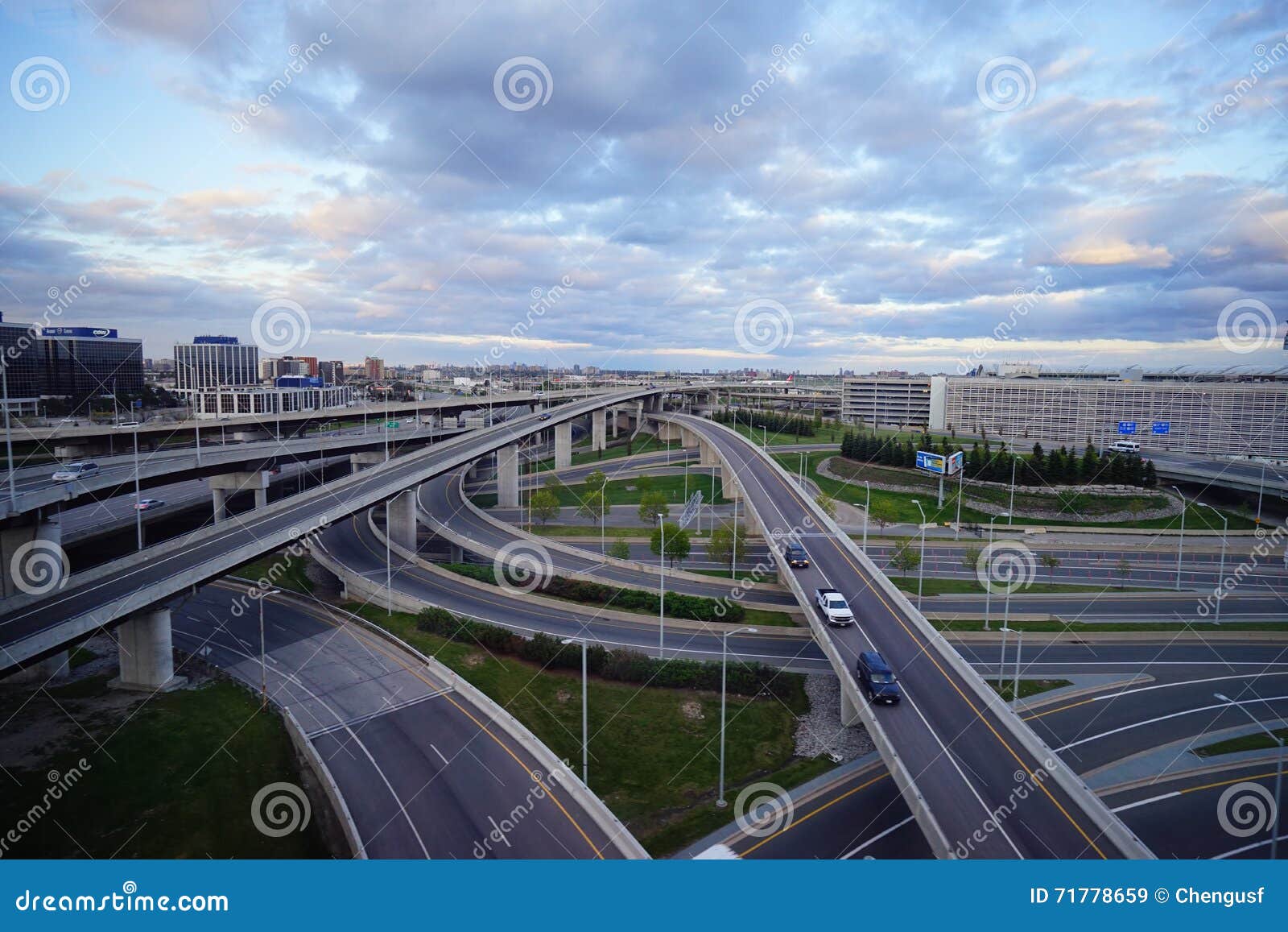 Toronto downtown highway editorial stock image. Image of gothic - 71778659