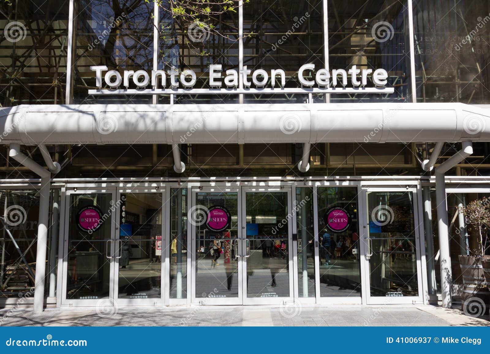 Toronto Eaton Centre editorial photography. Image of outside - 41006937