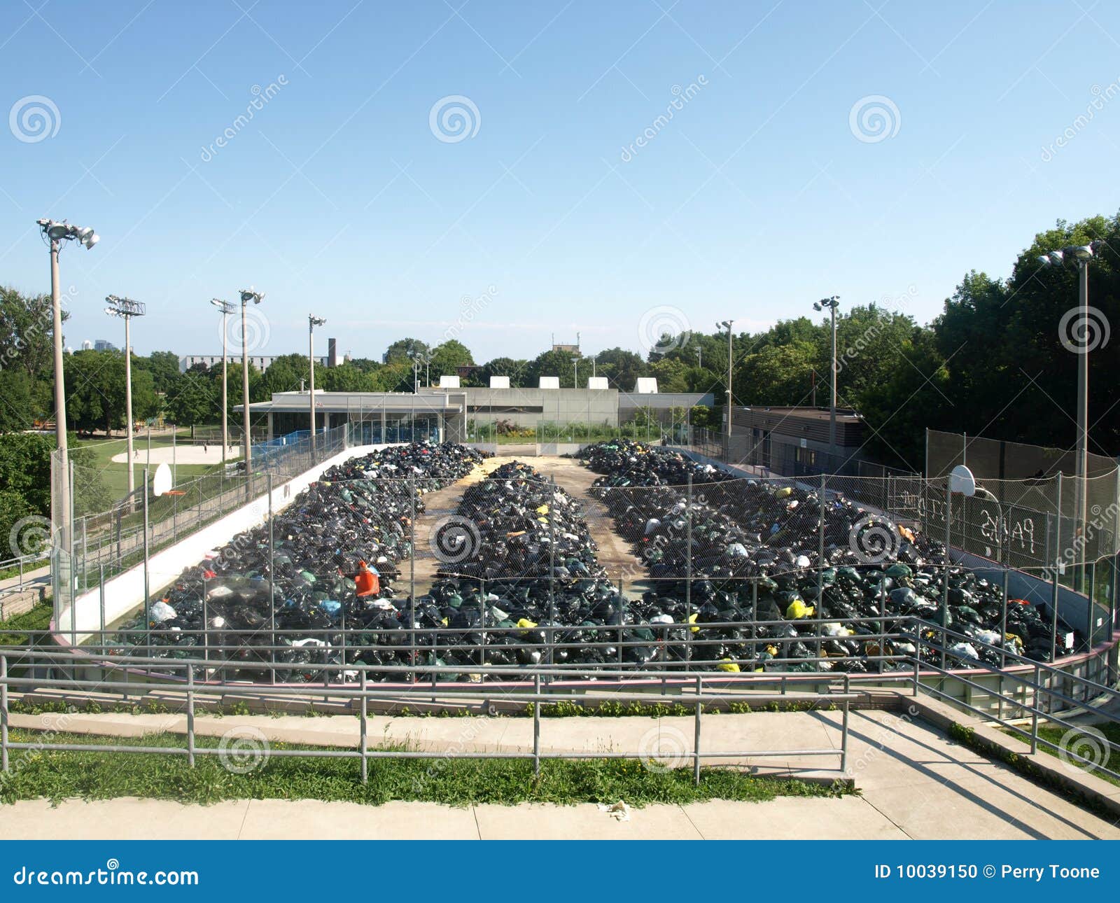 Toronto Garbage Strike editorial image. Image of dumping - 10039150