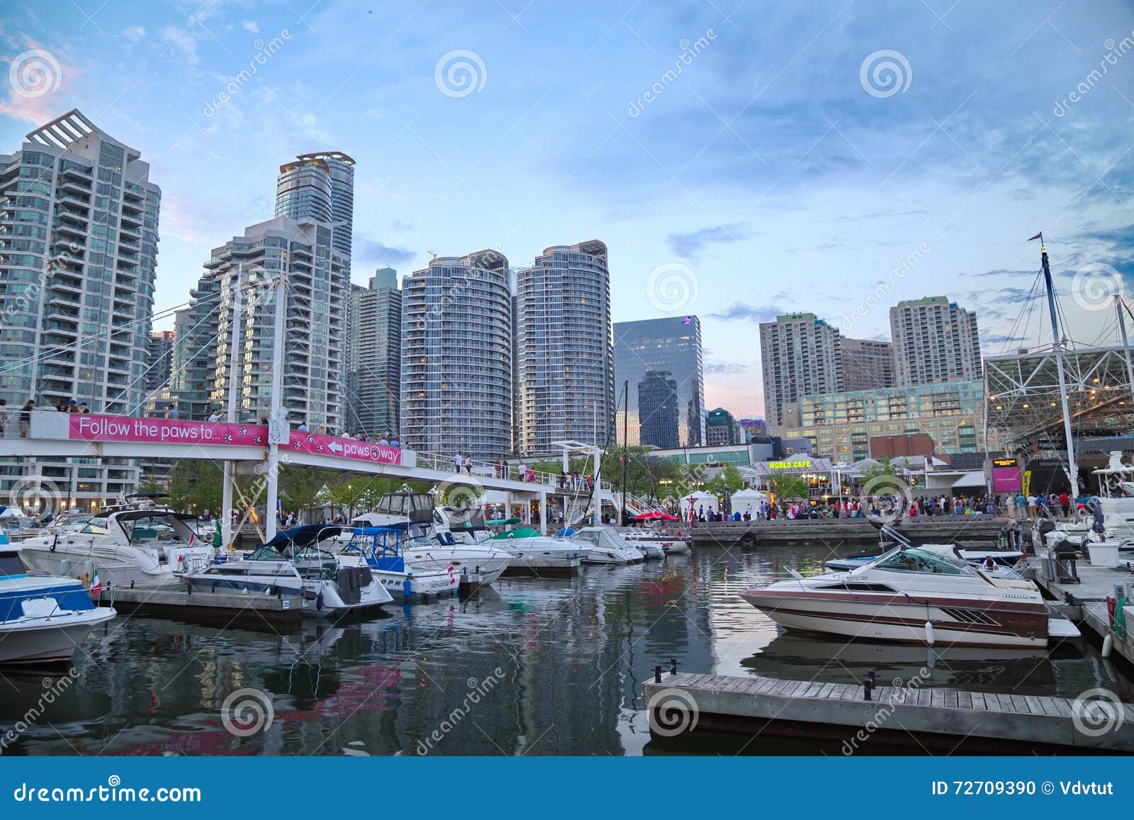 Toronto Harborfront imagem editorial. Imagem de arquitetura - 72709390