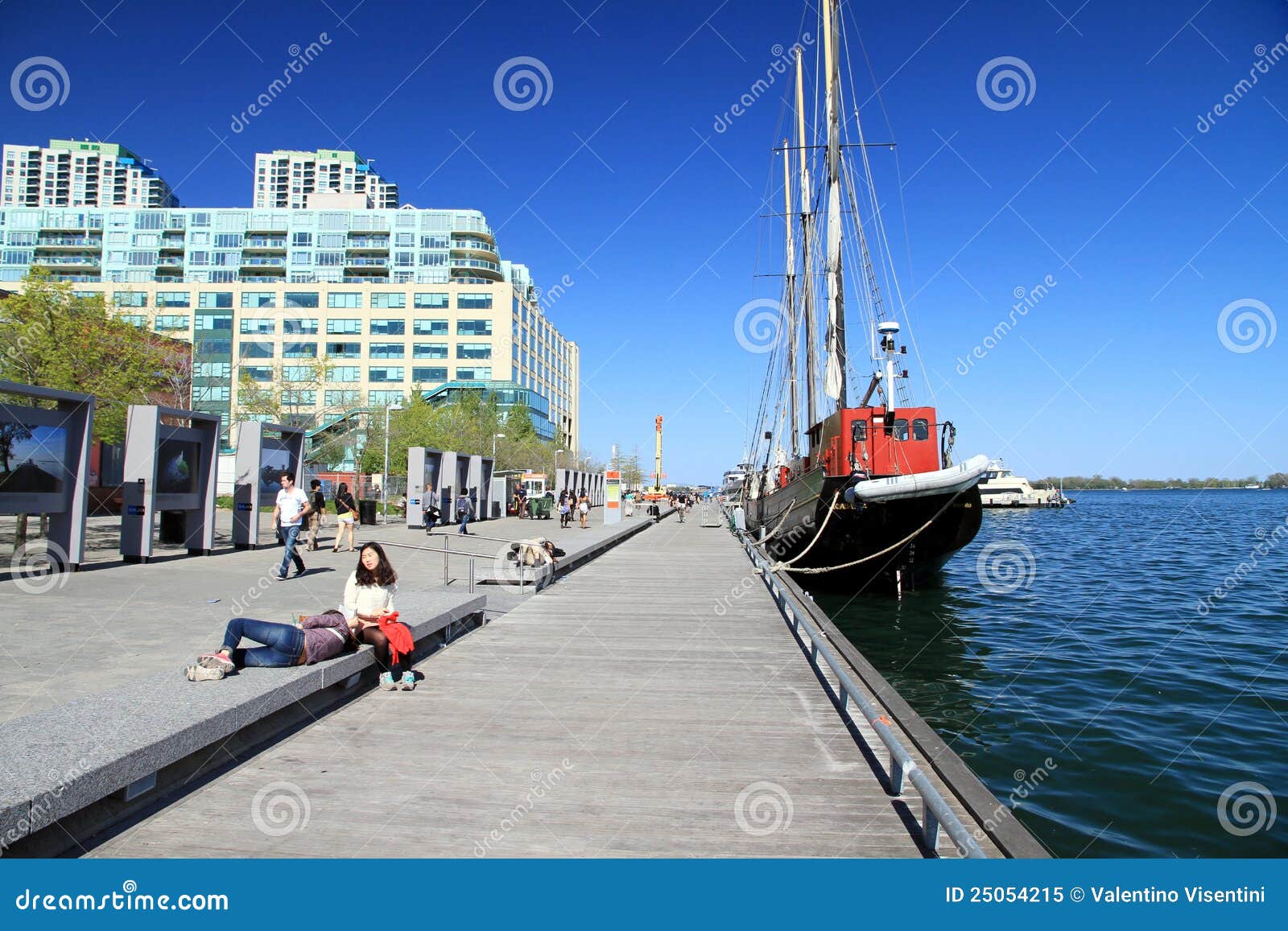 Toronto Harbourfront image éditorial. Image of horizon - 25054215